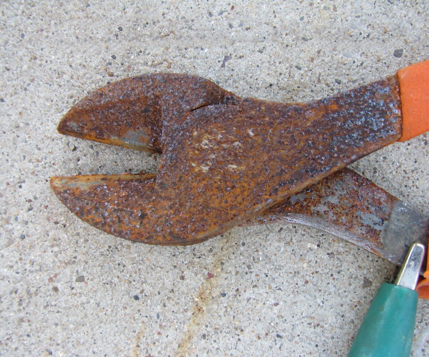 Rusty Junk to Useful Stuff EASY With Chemistry! : 6 Steps (with ...