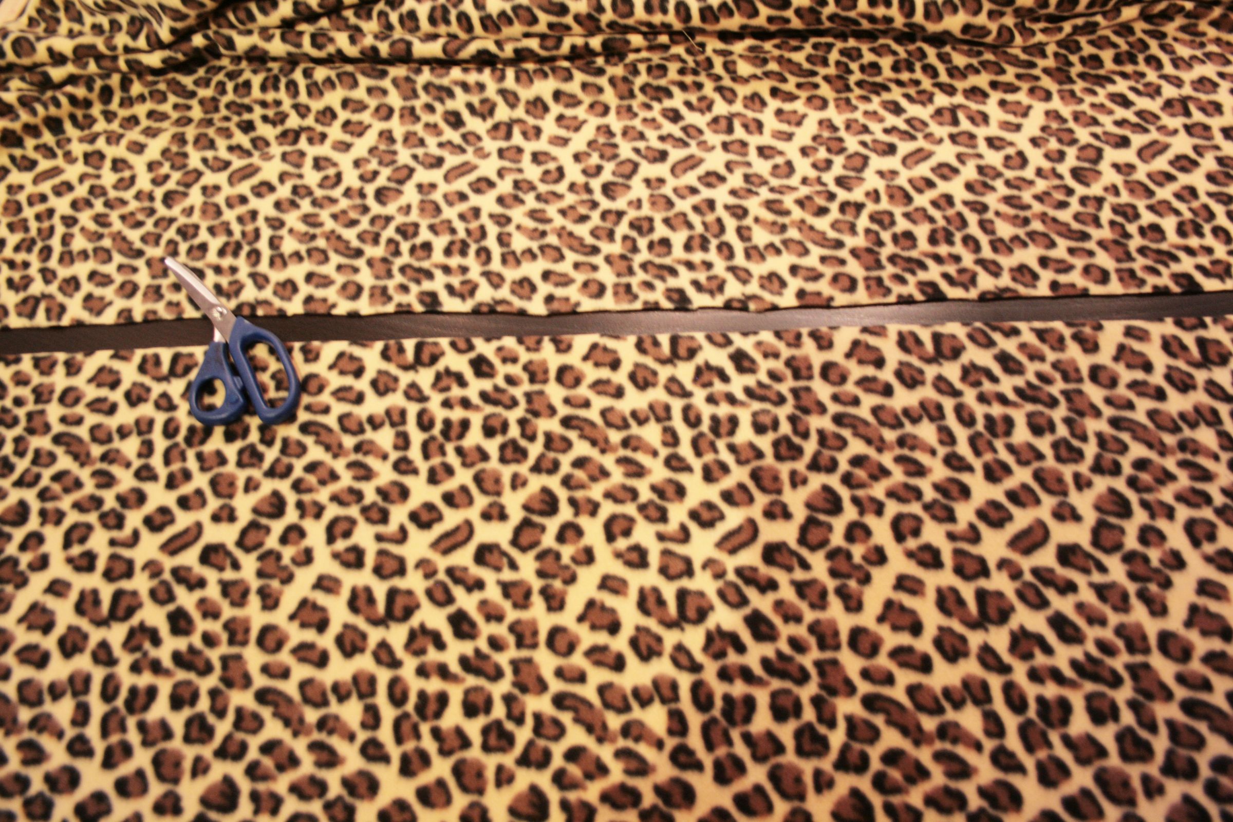 Make Your Own Snuggie : 5 Steps (with Pictures) - Instructables
