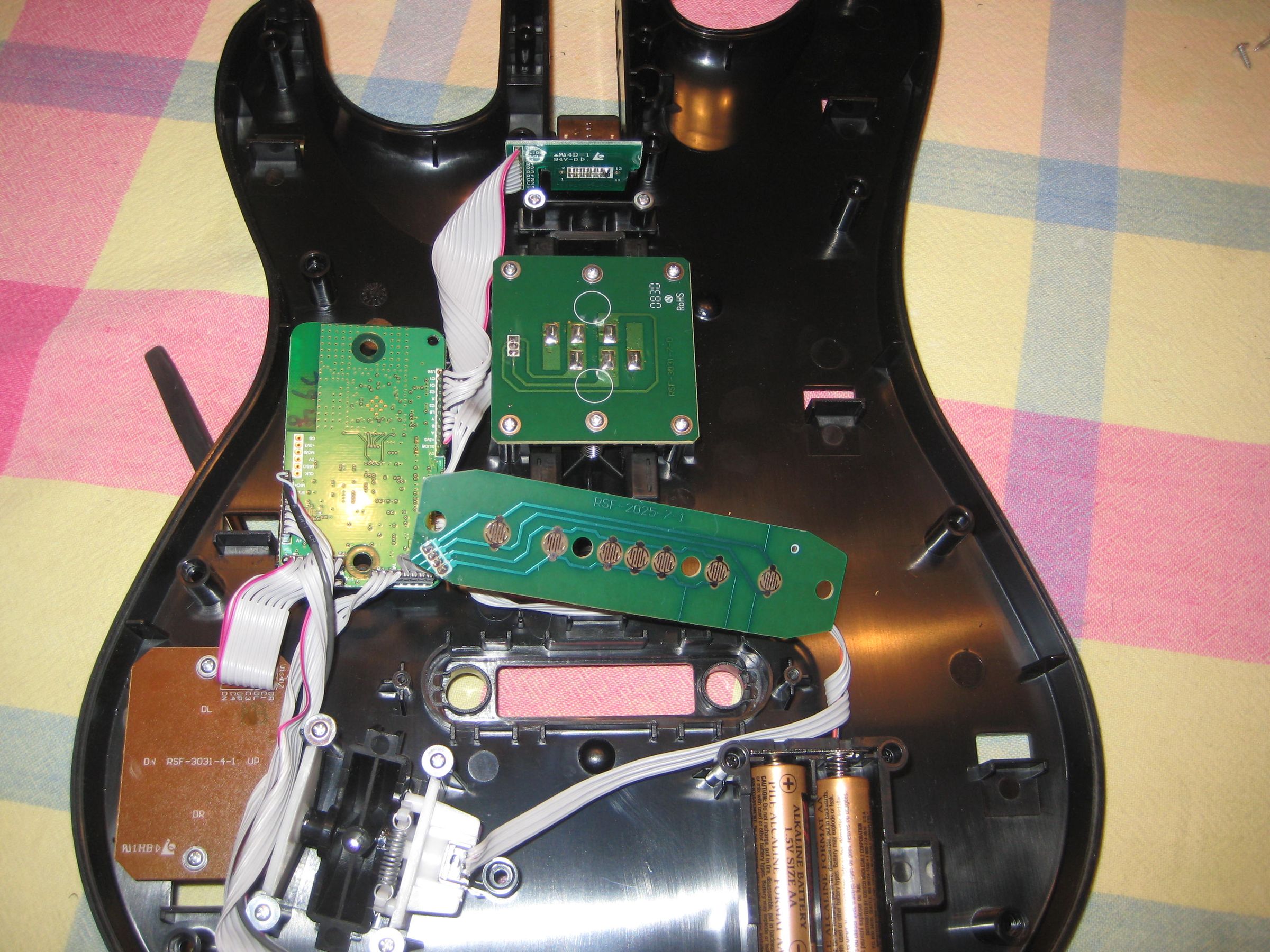 Guitar Hero: Guitar Mod : 3 Steps - Instructables