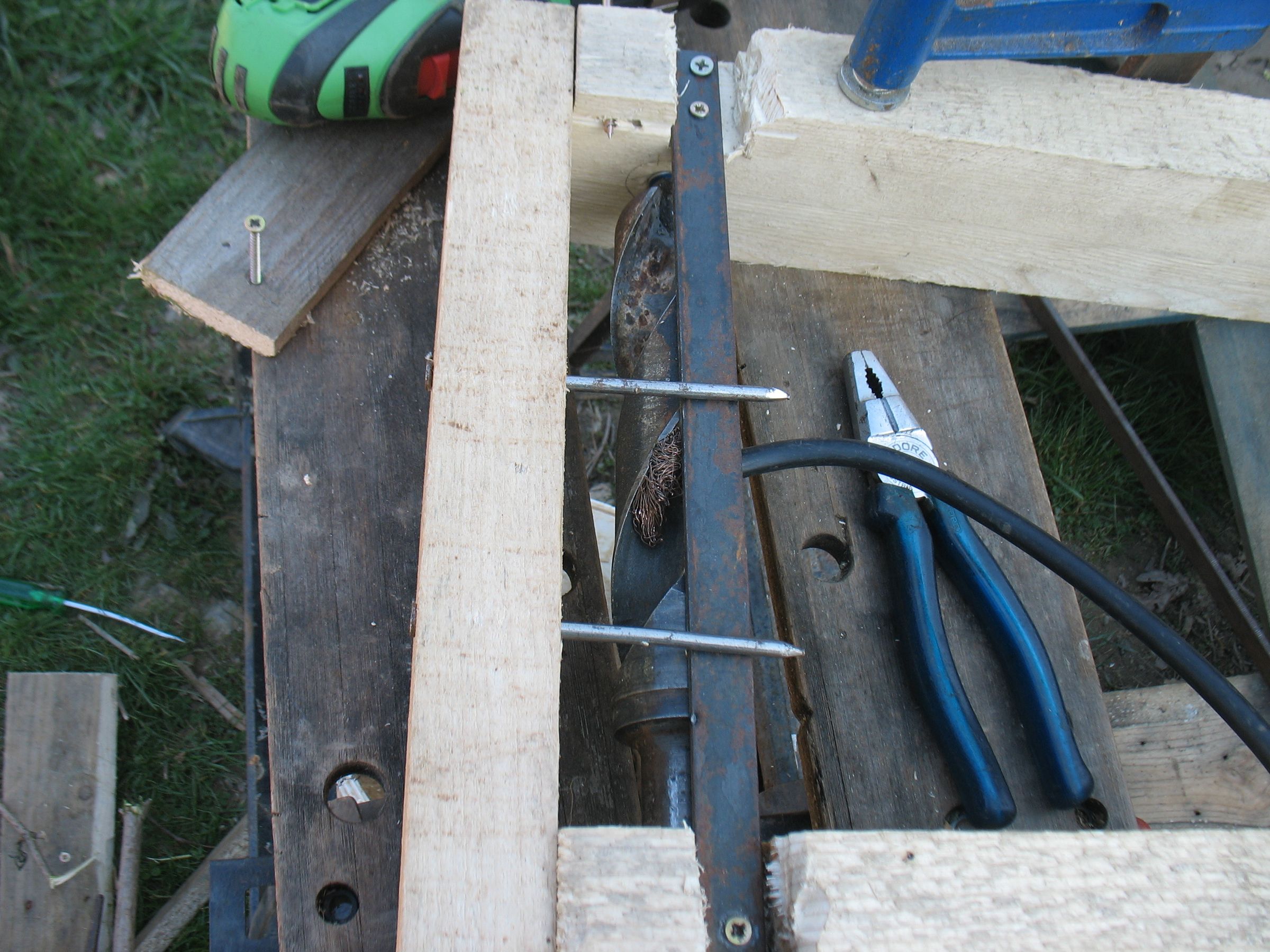 Quick Made Hand Cranked Compost Shredder : 6 Steps - Instructables