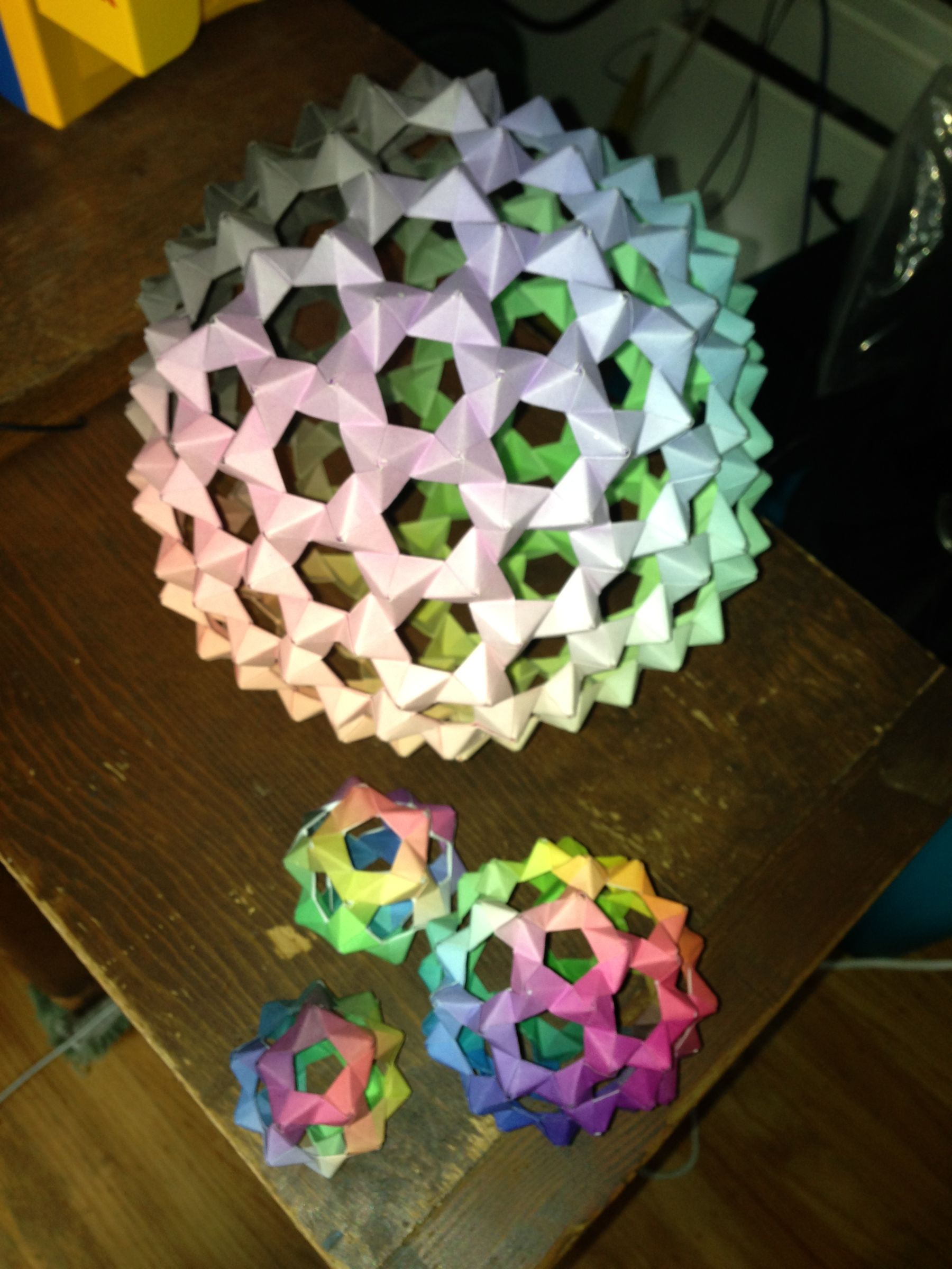 Make the Raibow PHiZZ Origami Buckyball! : 6 Steps - Instructables