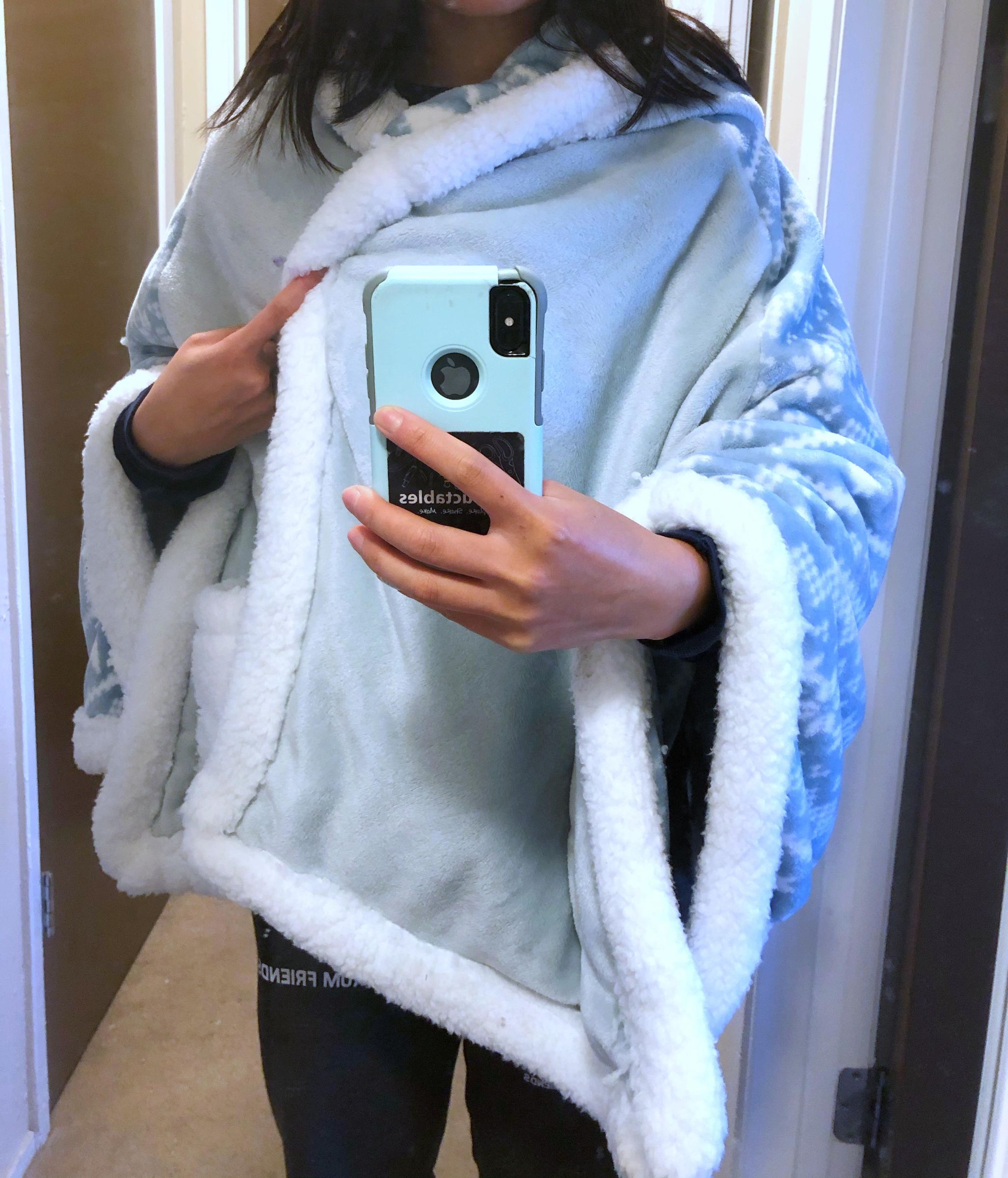 Snowflake Blanket Cape : 13 Steps (with Pictures) - Instructables