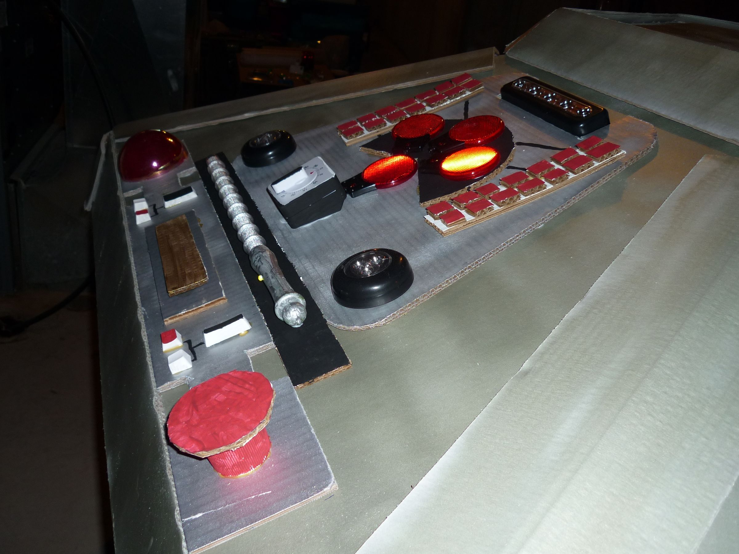 Doctor Who Tardis Cardboard Console : 8 Steps (with Pictures ...