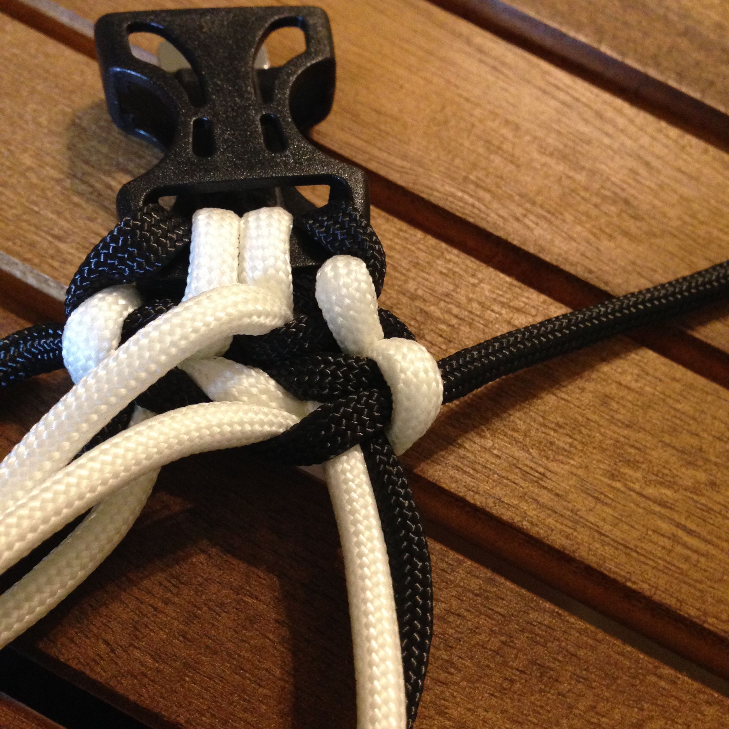 Paracord Bracelet With Fire Starter Buckle : 5 Steps (with Pictures ...
