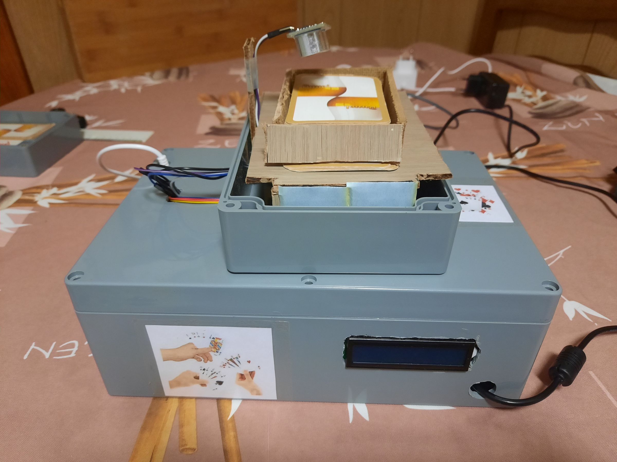 Automatic Card Distributor : 7 Steps - Instructables