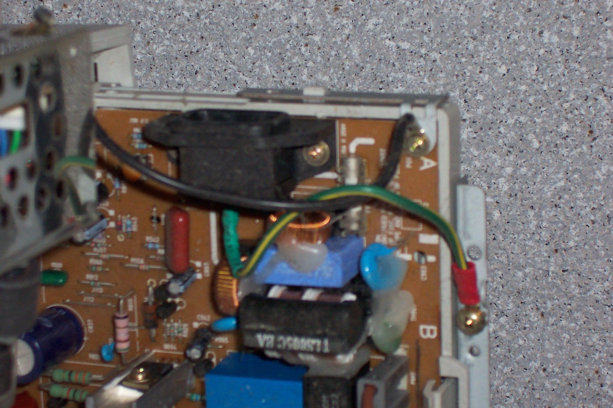 How to Safely Disassemble a CRT Monitor : 5 Steps - Instructables