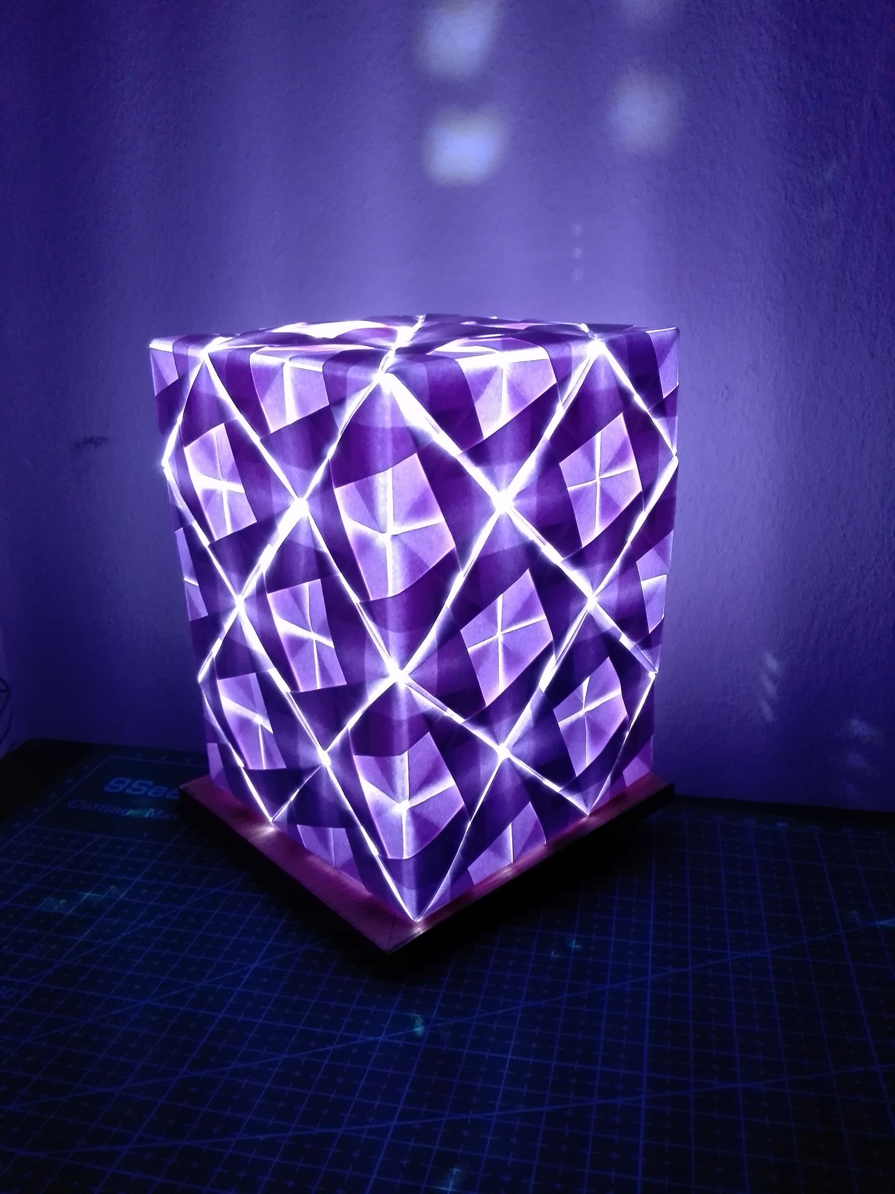 Origami Sonobe Lamp : 6 Steps (with Pictures) - Instructables