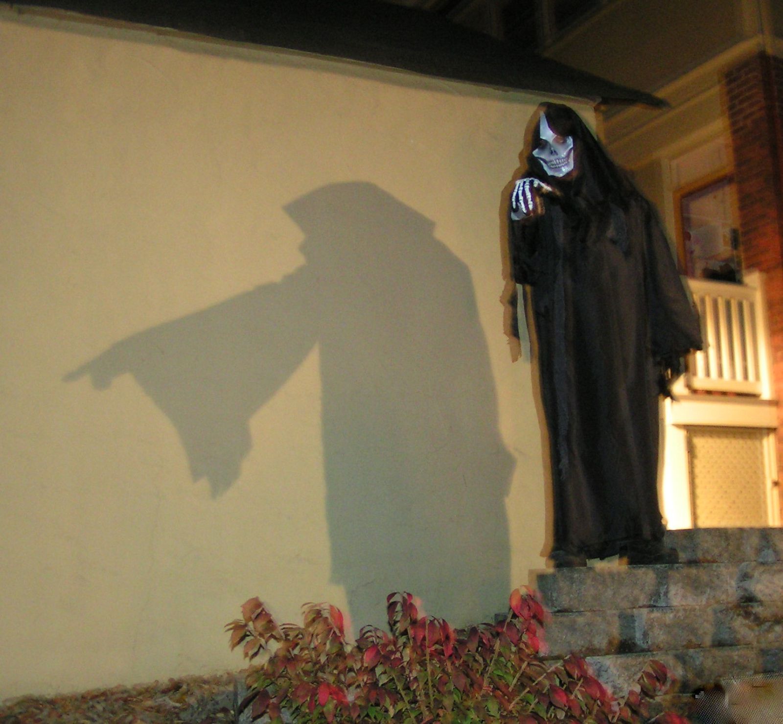 Handmade Iconic Skull Mask Death Costume for Halloween : 11 Steps (with ...