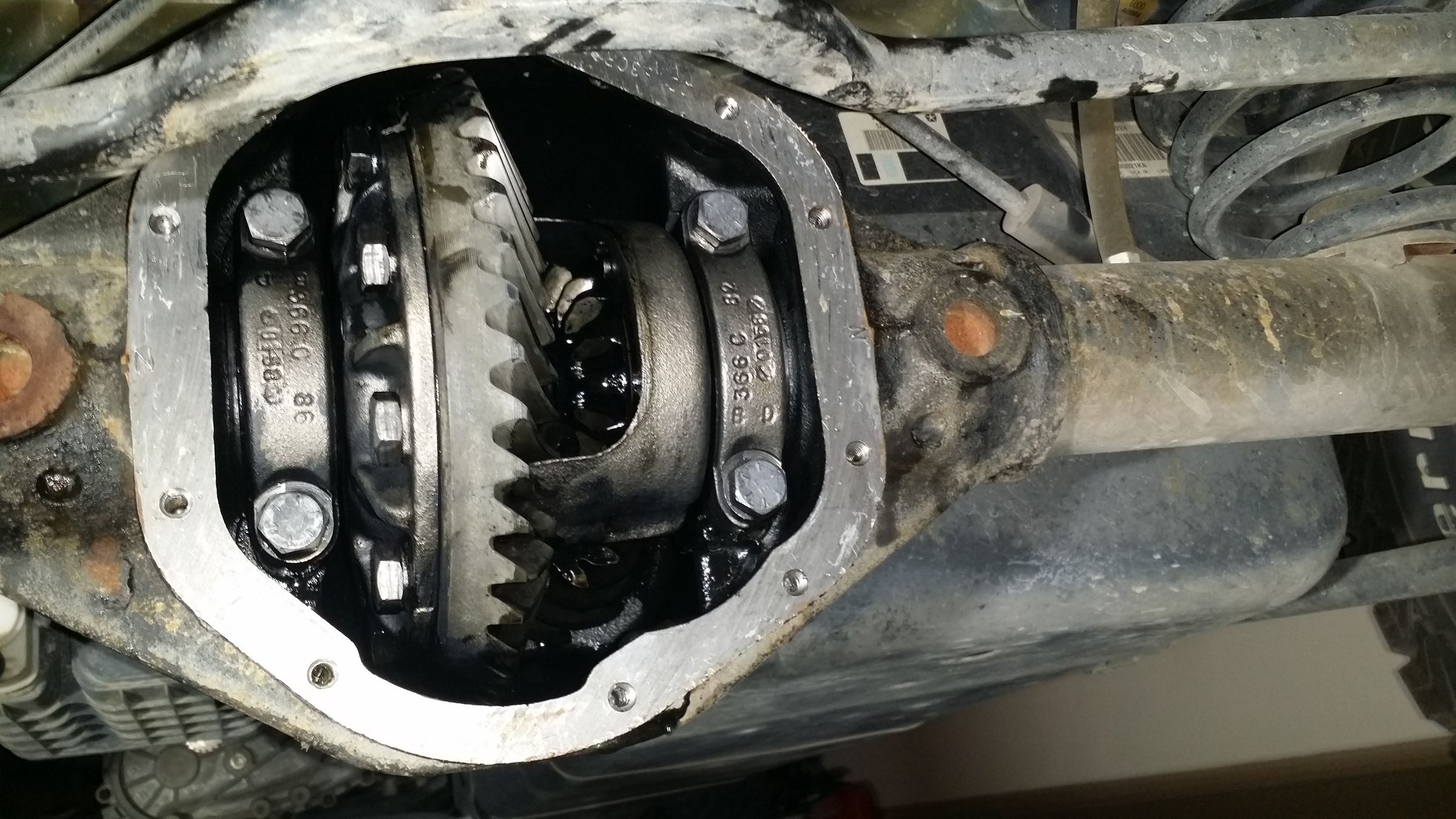 Replacing Your Differential Cover : 6 Steps - Instructables