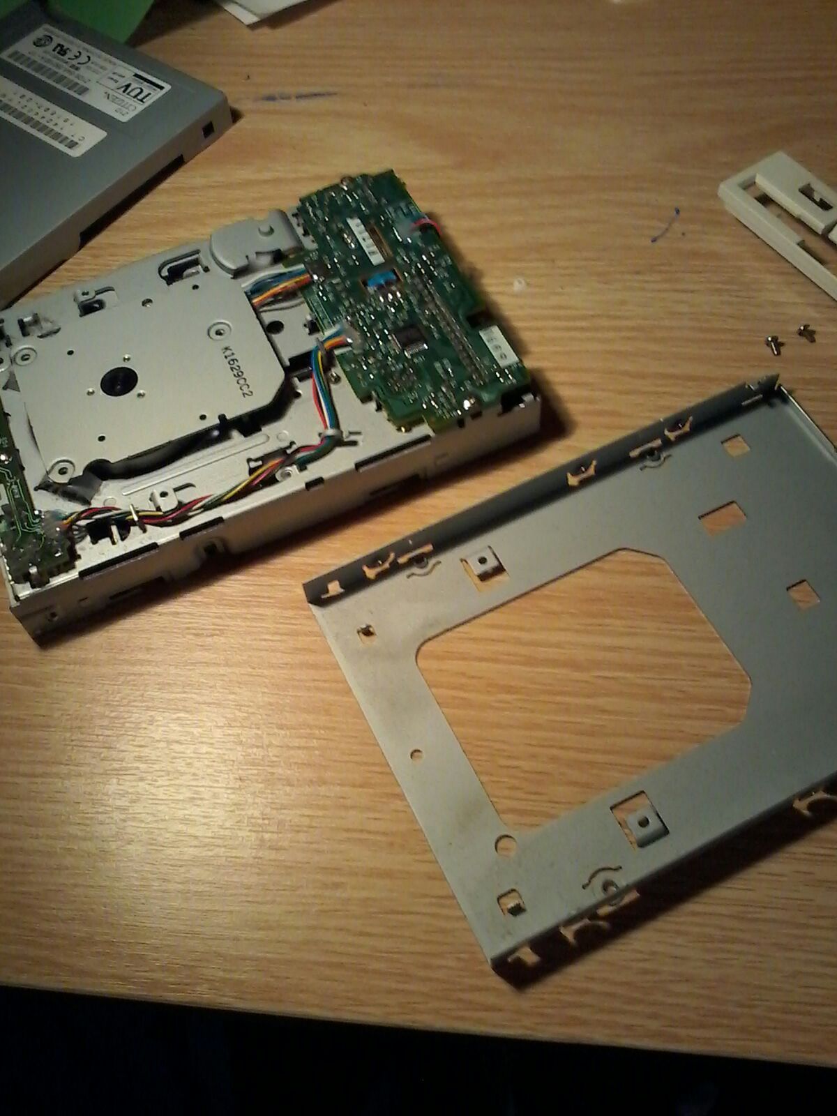 Taking Apart a Floppy Disk Drive : 16 Steps (with Pictures) - Instructables