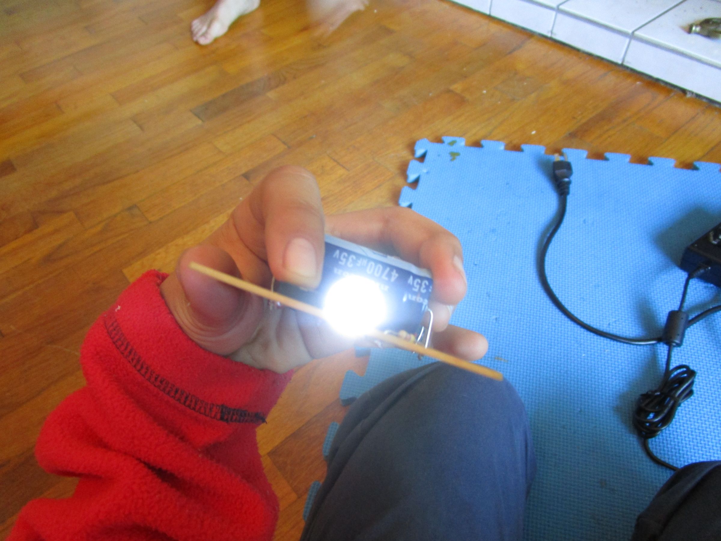 Rechargeable Handheld Capacitor Flashlight : 7 Steps - Instructables