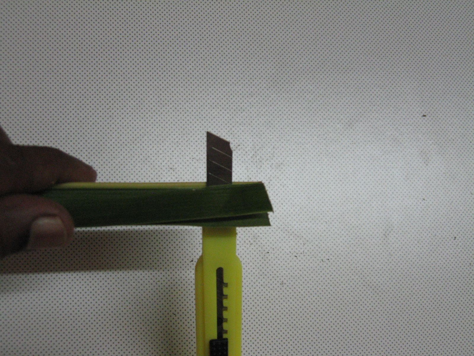 How to Weave a Small Mat From Coconut Leaves : 4 Steps (with Pictures ...
