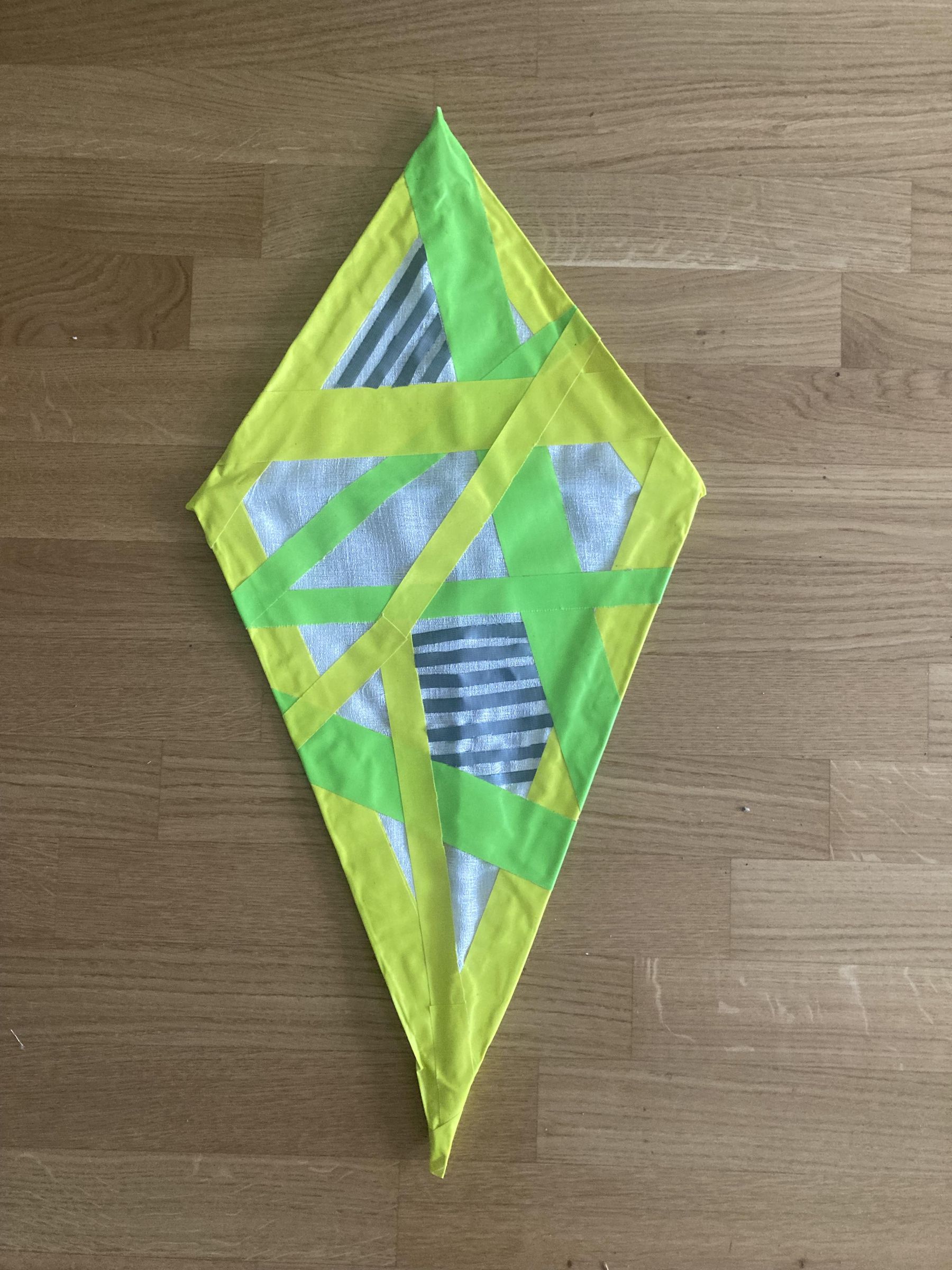 Tape-Art-Kite : 5 Steps - Instructables