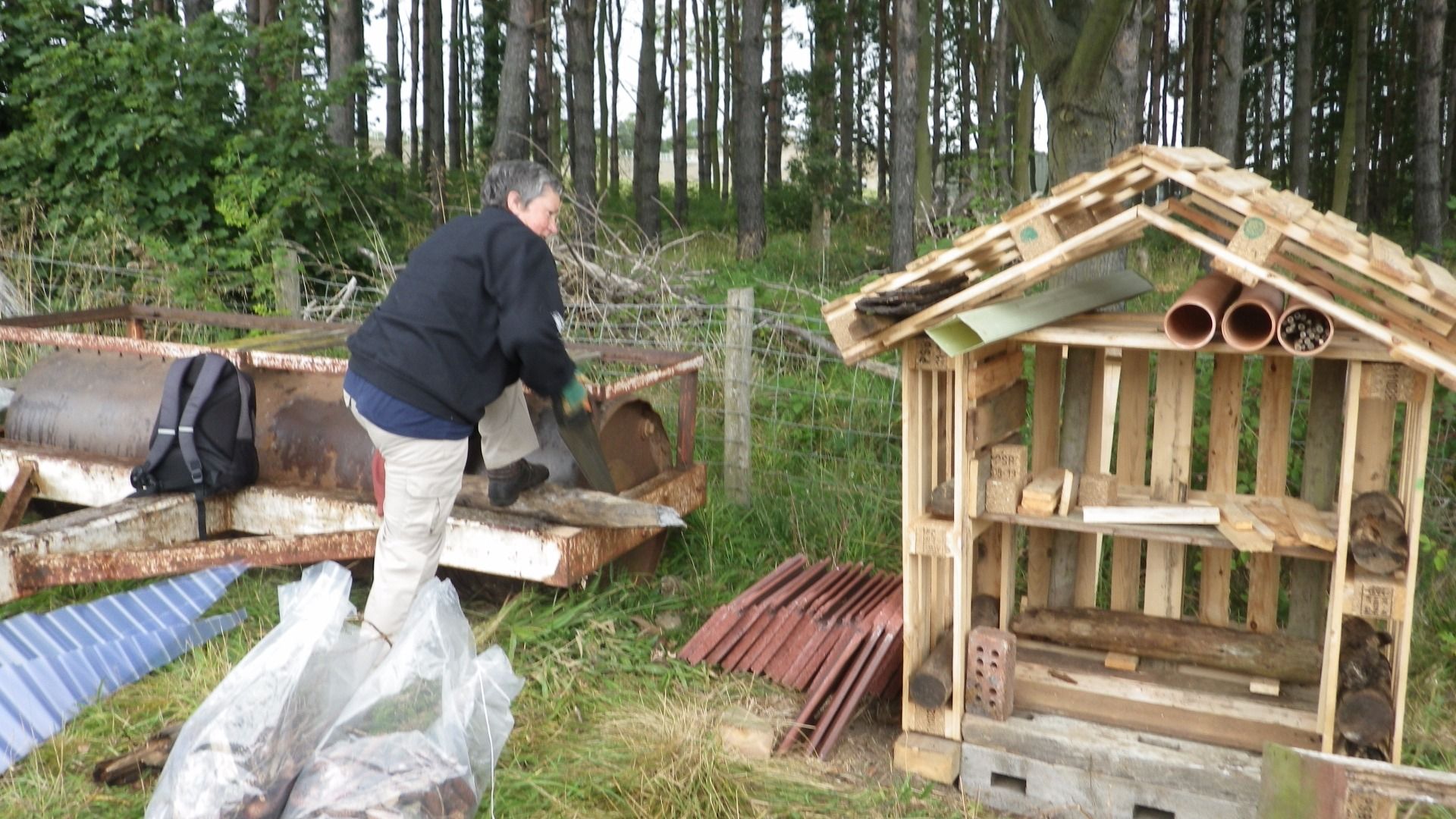 How to Make a 5* Bug Hotel : 10 Steps (with Pictures) - Instructables
