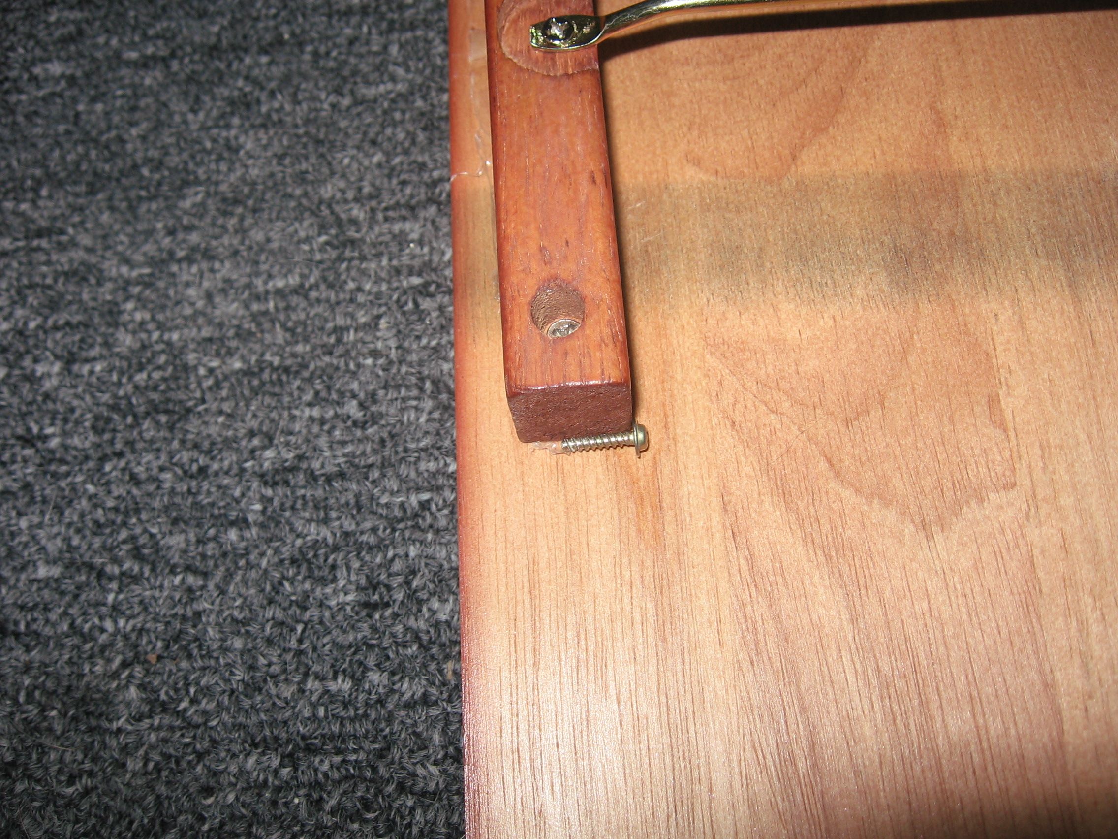 Tray Table Leg Clamp : 4 Steps - Instructables