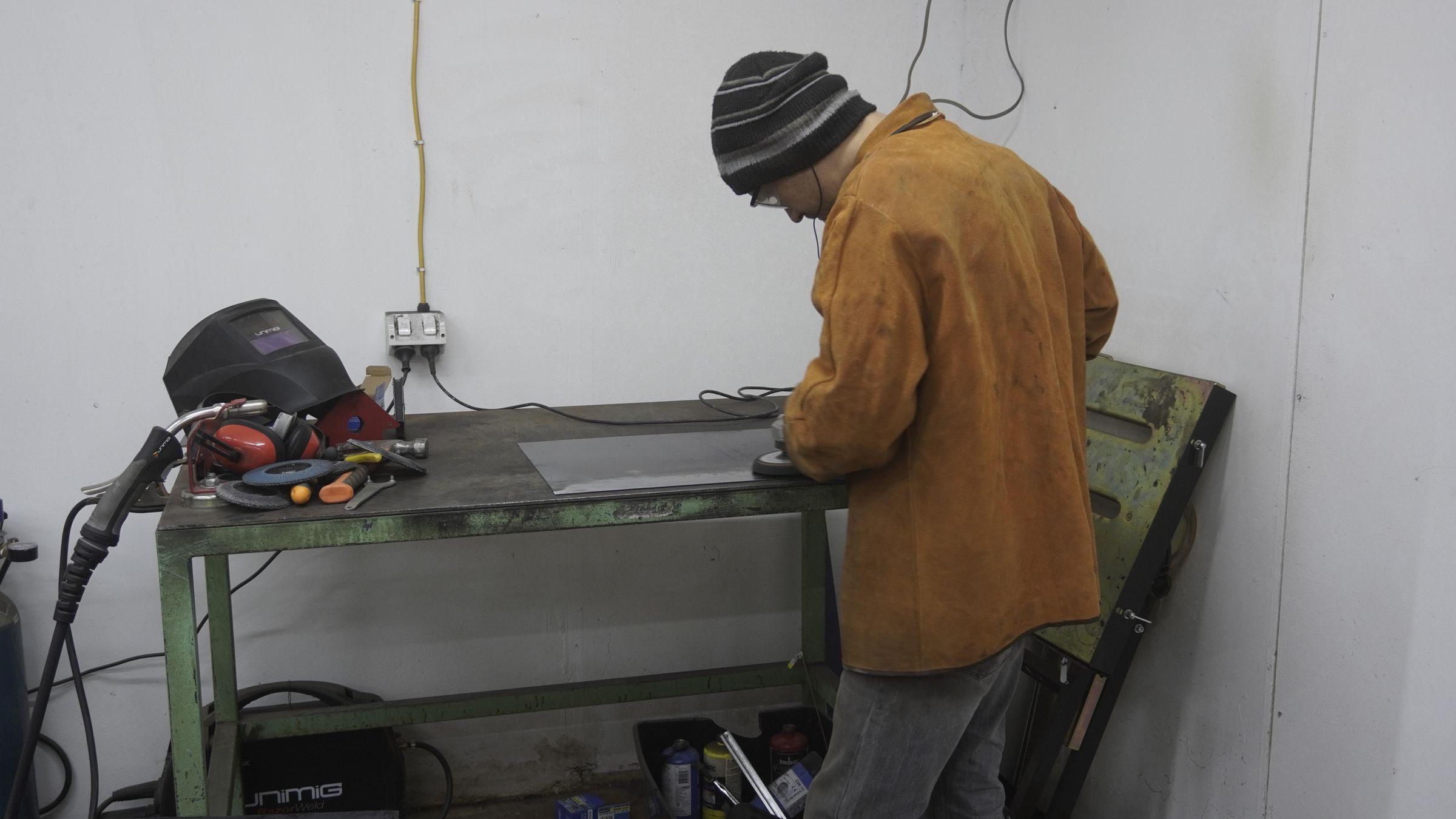 Industrial-style Metal and Timber Study Desk : 5 Steps (with Pictures ...