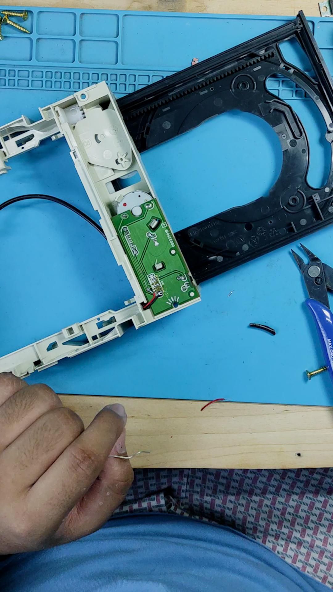 Homebrew PCB Shaker for Etching Using an Old DVD Rom! : 8 Steps (with ...