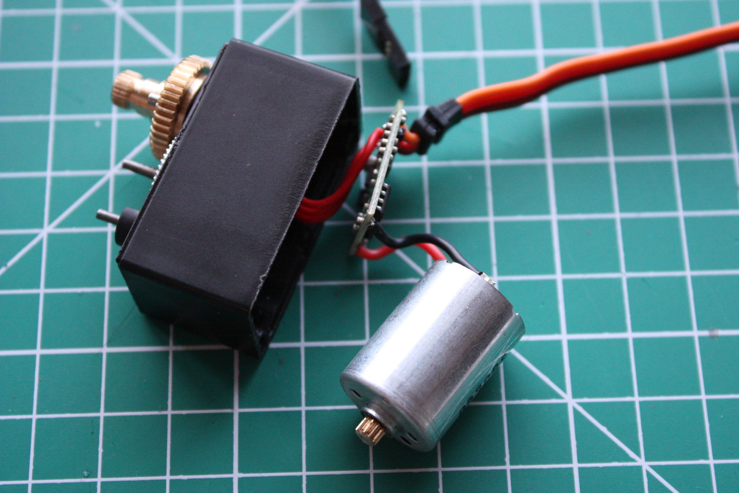 Convert Towerpro MG995 Servo to Continuous Rotation : 9 Steps (with ...