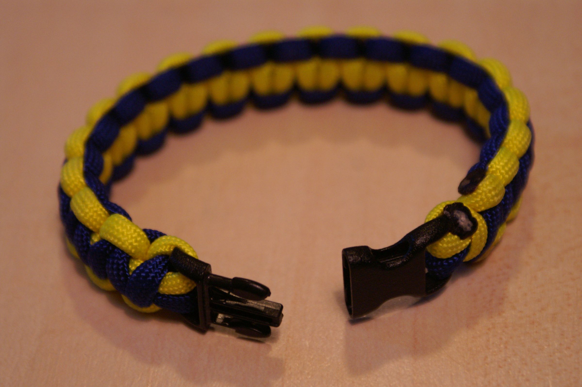 Survival Bracelet (Updated!) : 8 Steps (with Pictures) - Instructables