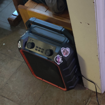 Blackweb Suitcase Speaker Battery Replacement (BWA18AA014) : 9 Steps ...