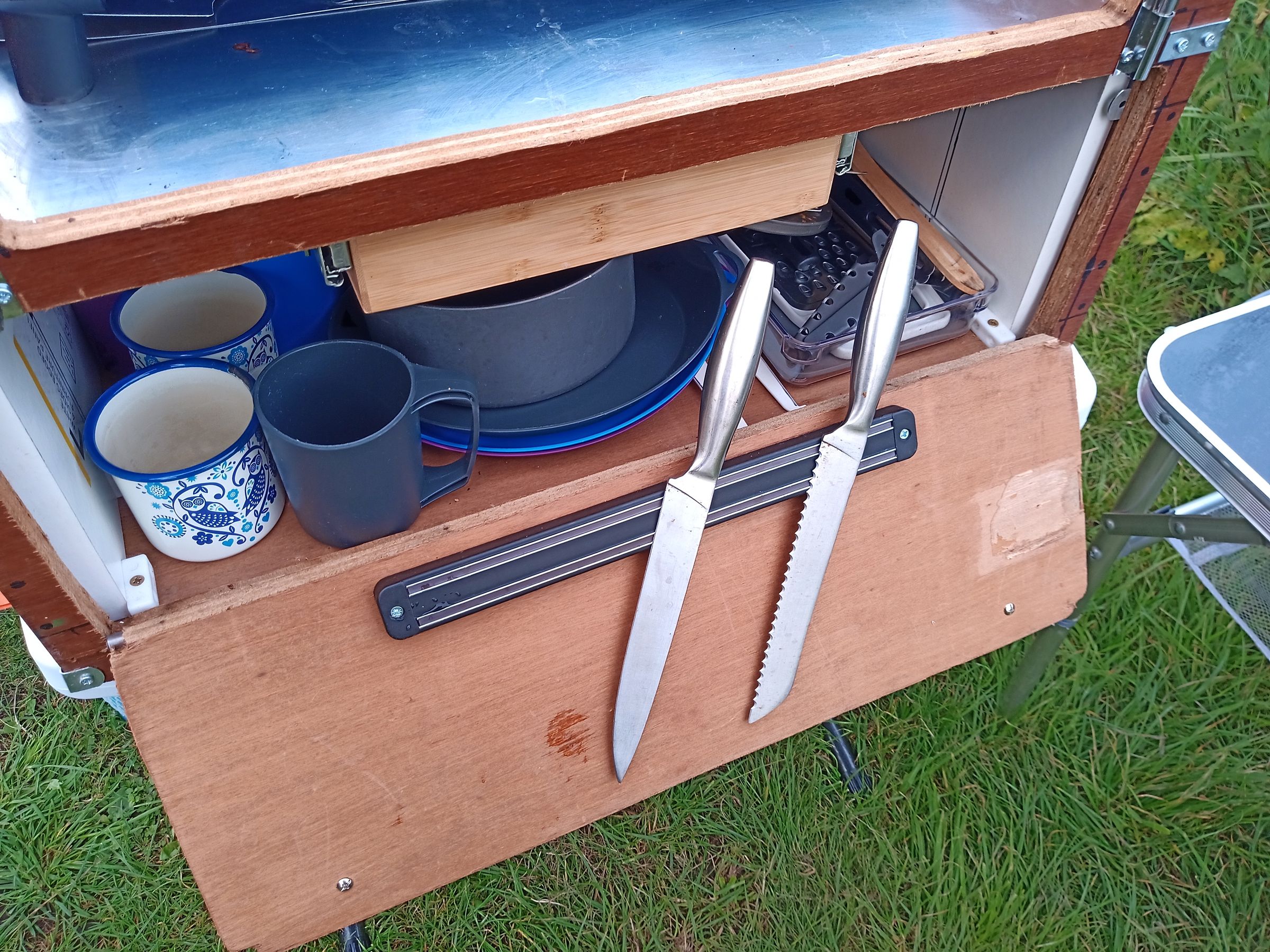 Chuck Box Camping Kitchen : 5 Steps - Instructables