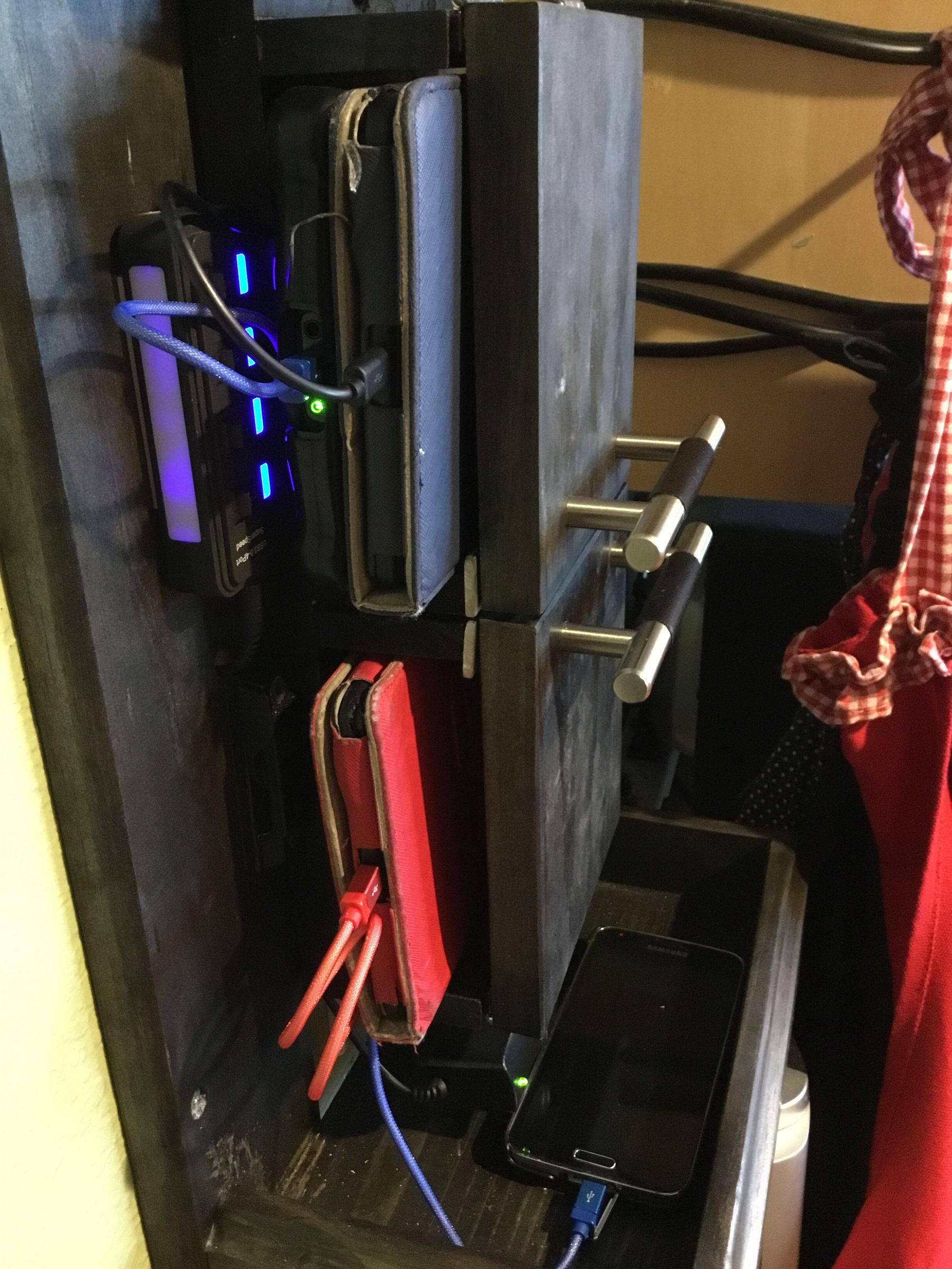 Tablet Charging Station : 5 Steps - Instructables