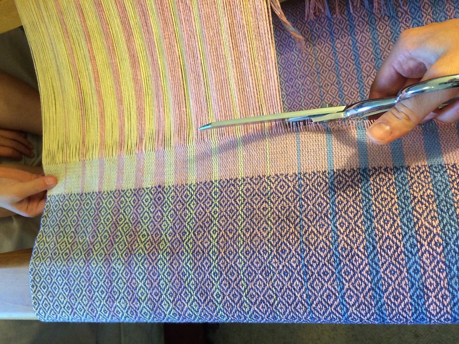 How to Weave a Baby Wrap : 9 Steps (with Pictures) - Instructables