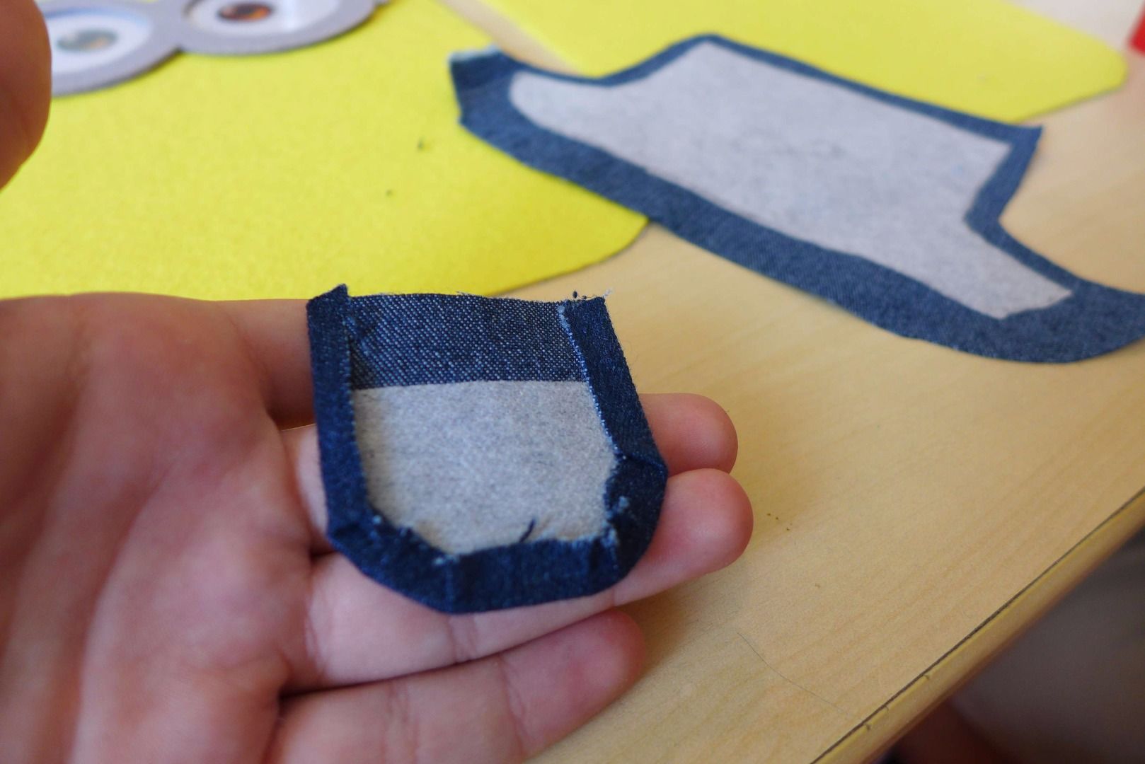 Minion Shoulder Bags : 11 Steps (with Pictures) - Instructables