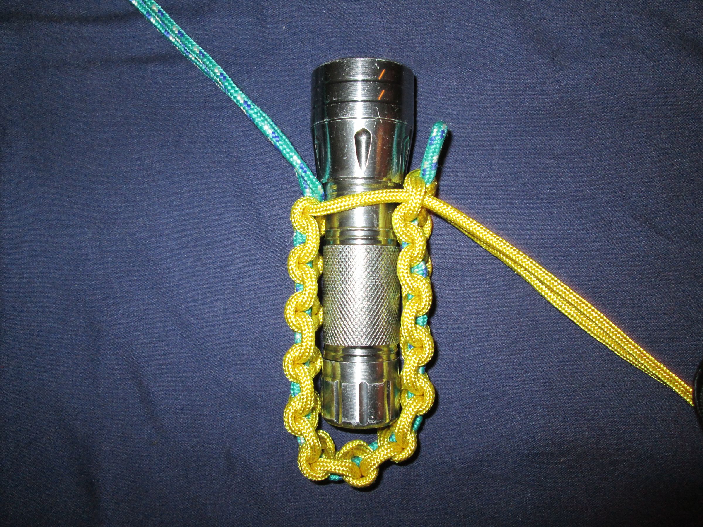 Paracord Flashlight Holster : 7 Steps - Instructables