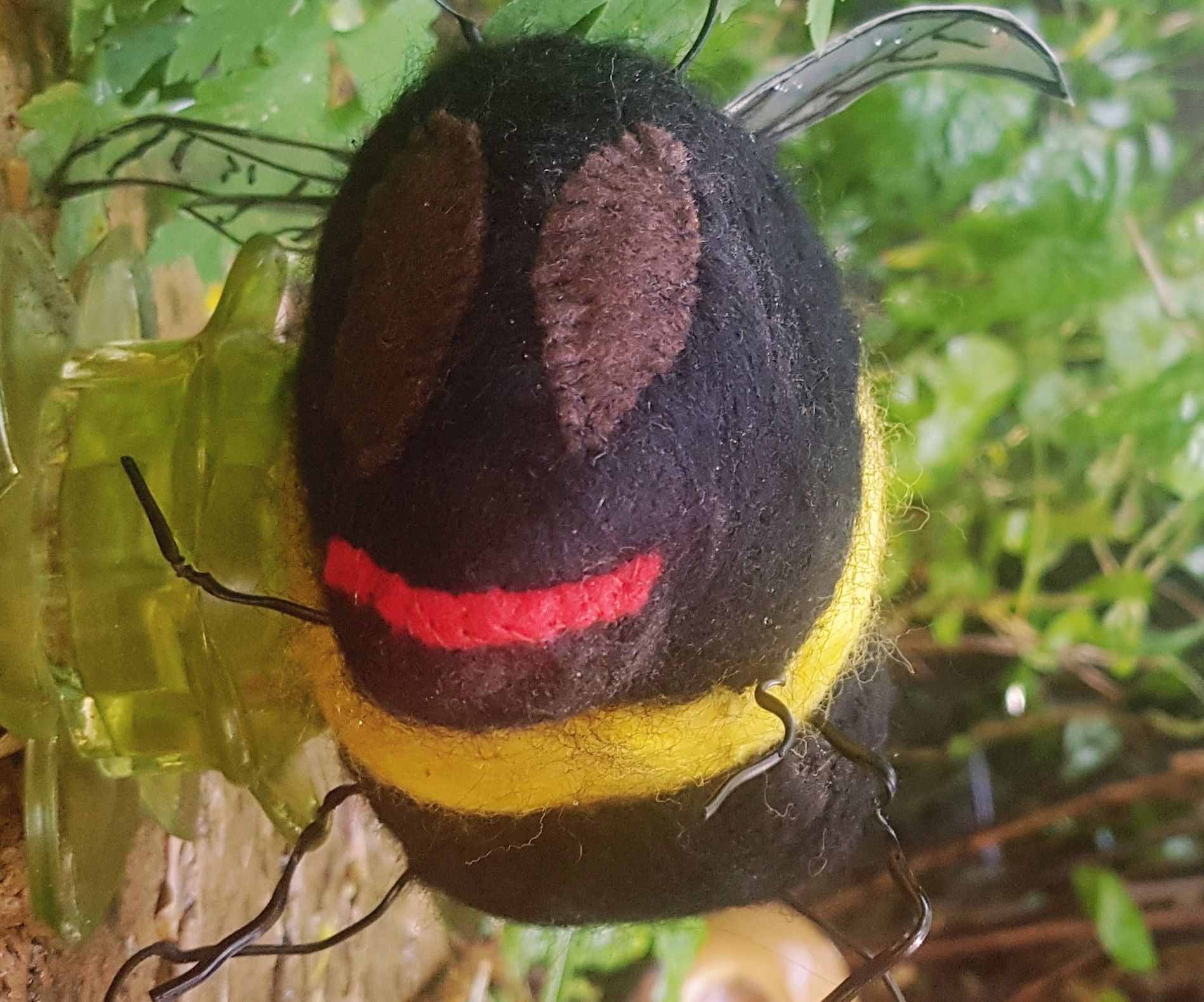 Bumble Bee Made From Scraps & Felted Wool : 8 Steps (with Pictures ...
