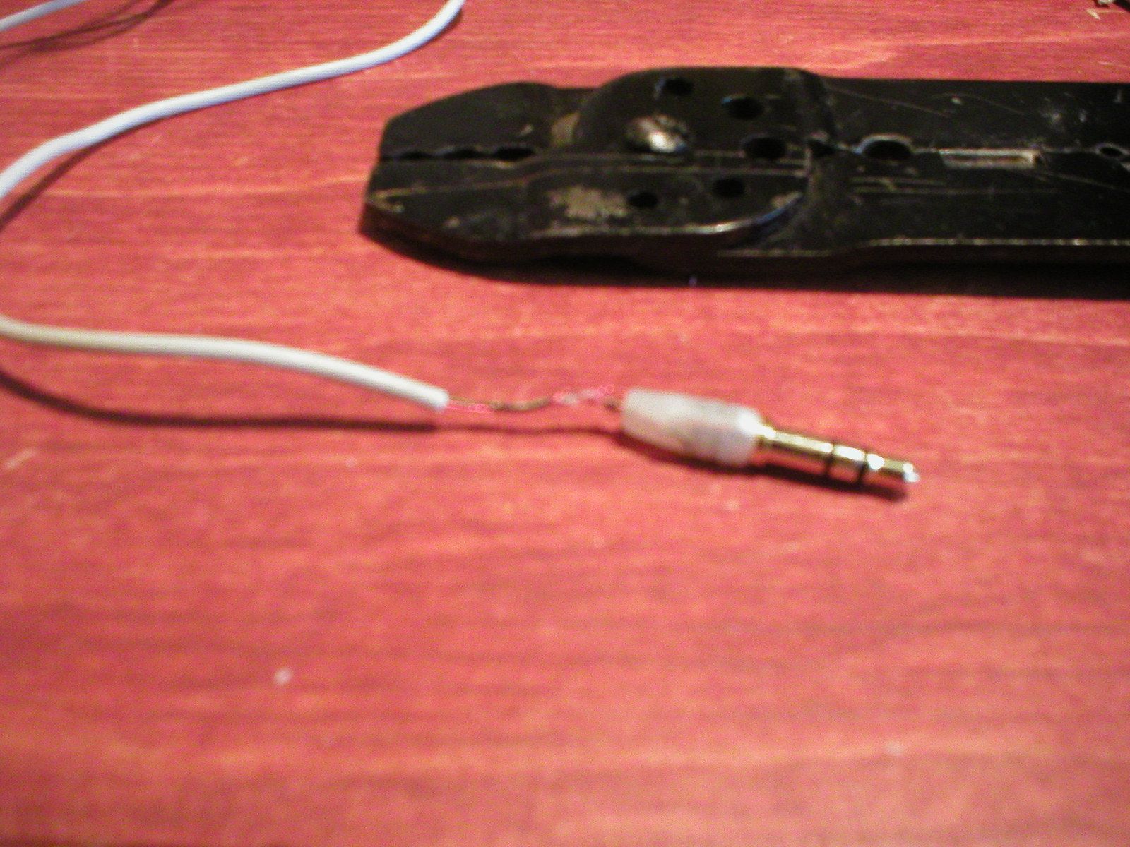 How to Fix Earbuds : 5 Steps - Instructables