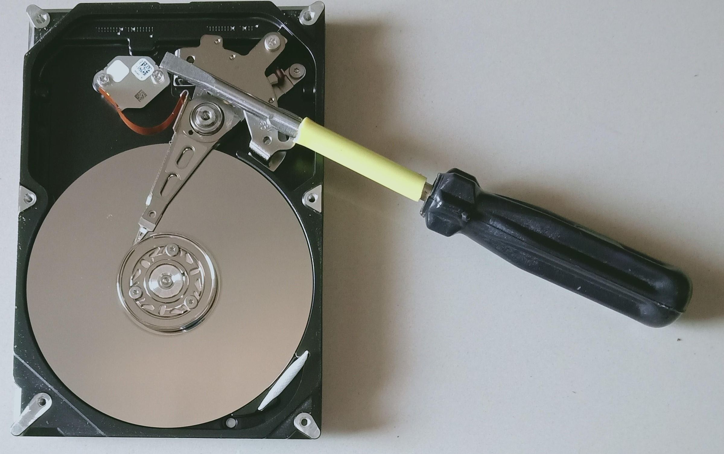Teardown Seagate SATA Hard Disk Drive : 5 Steps (with Pictures ...