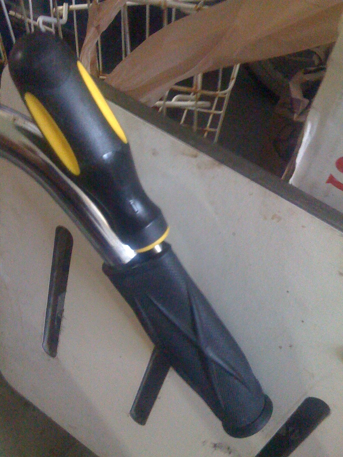 How to Remove Your Handlebar Grips in One Piece : 3 Steps - Instructables