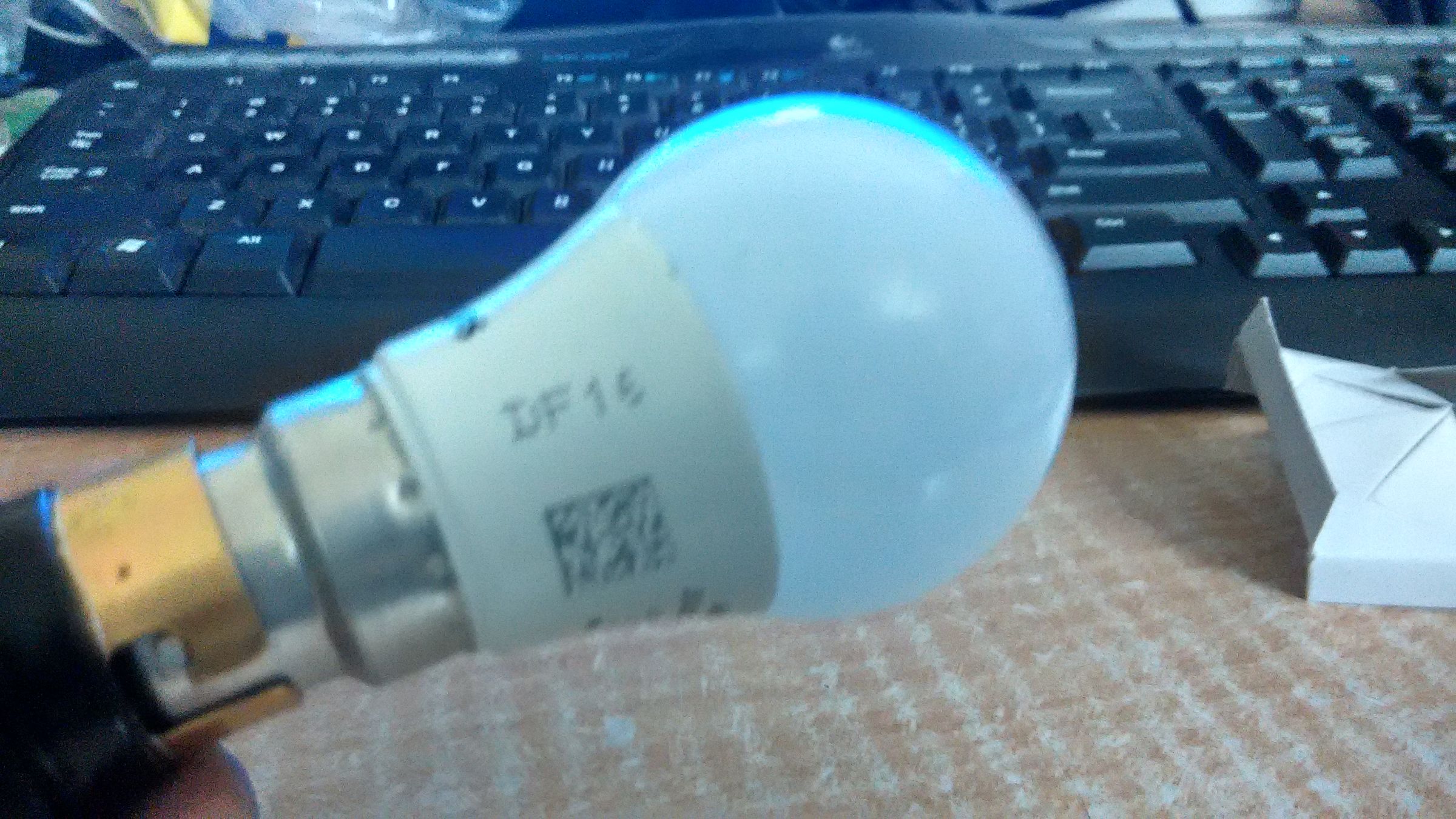 CHEAP ADJUSTABLE DESK LAMP : 11 Steps (with Pictures) - Instructables