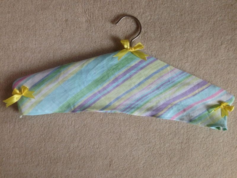 Secret Pocket / Clothes Hanger : 10 Steps - Instructables