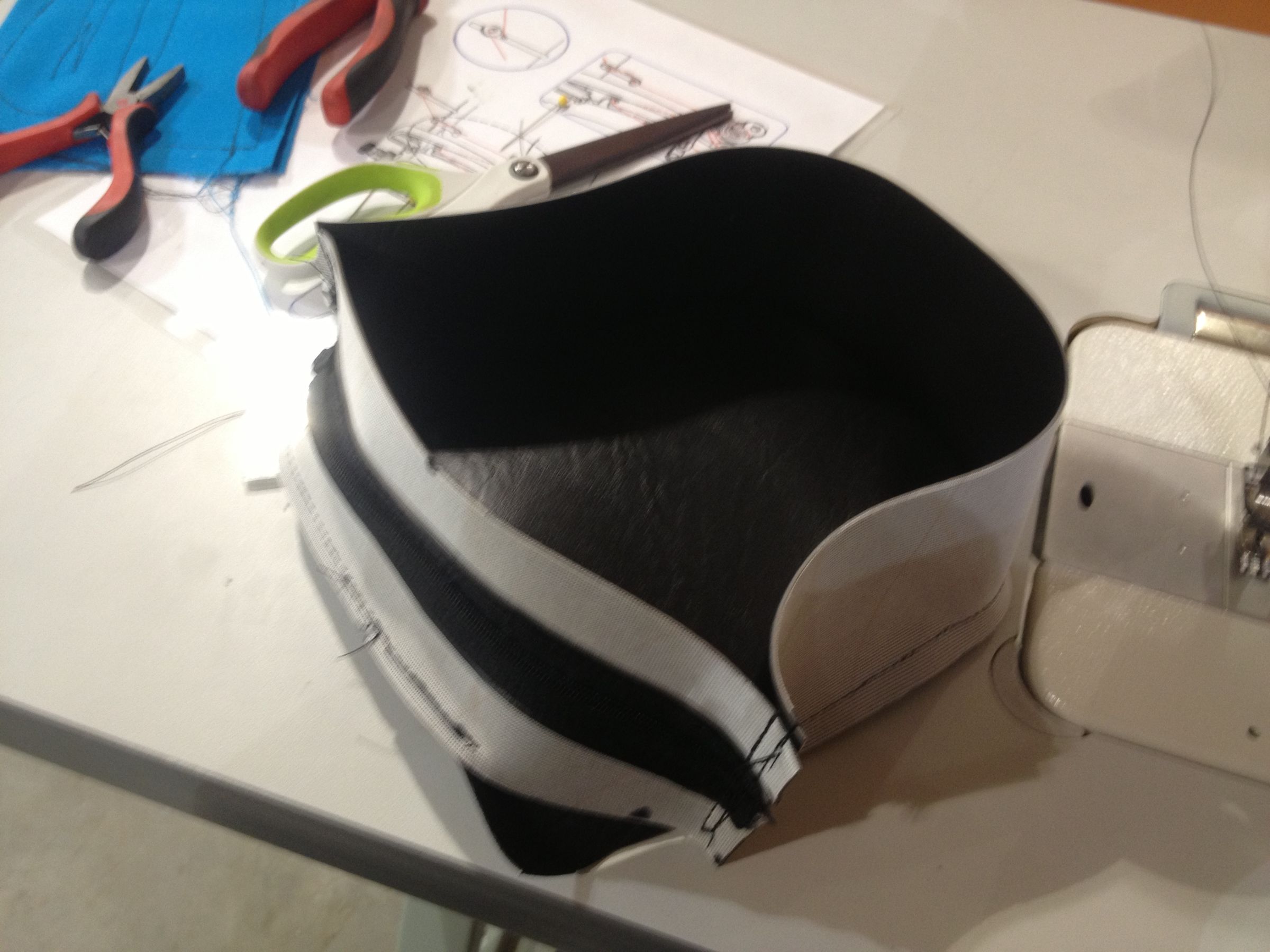 Motorcycle Back Rest - Reupholstered : 4 Steps - Instructables