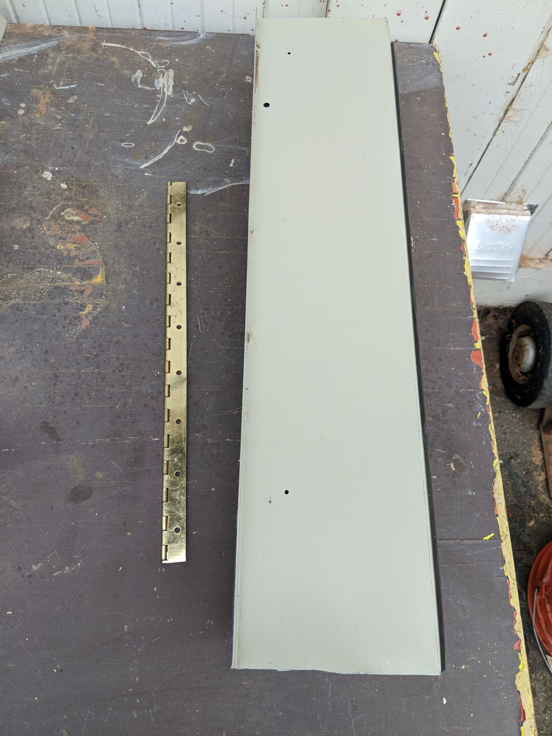 Automatic Chicken Feeder With Upcycled Gutter & Metal Pieces : 14 Steps ...