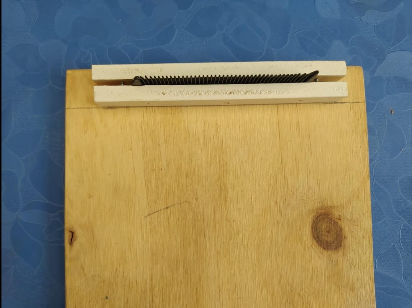 Loom With Combs : 10 Steps (with Pictures) - Instructables