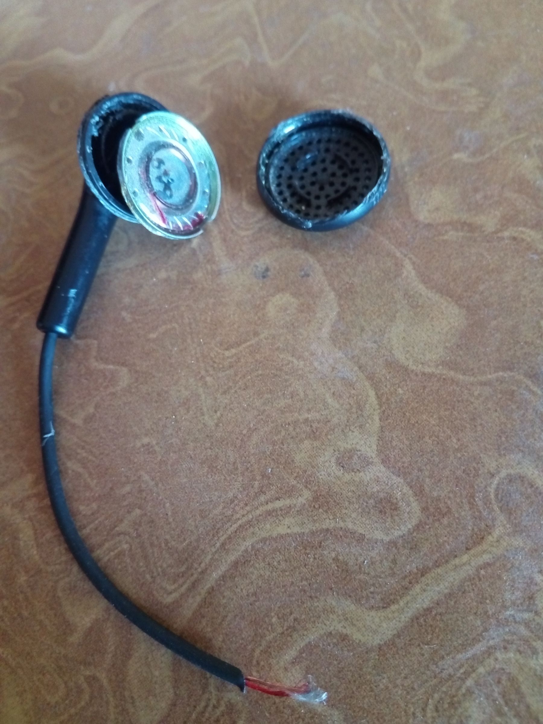 DISMANTLE - EARPHONES : 5 Steps - Instructables