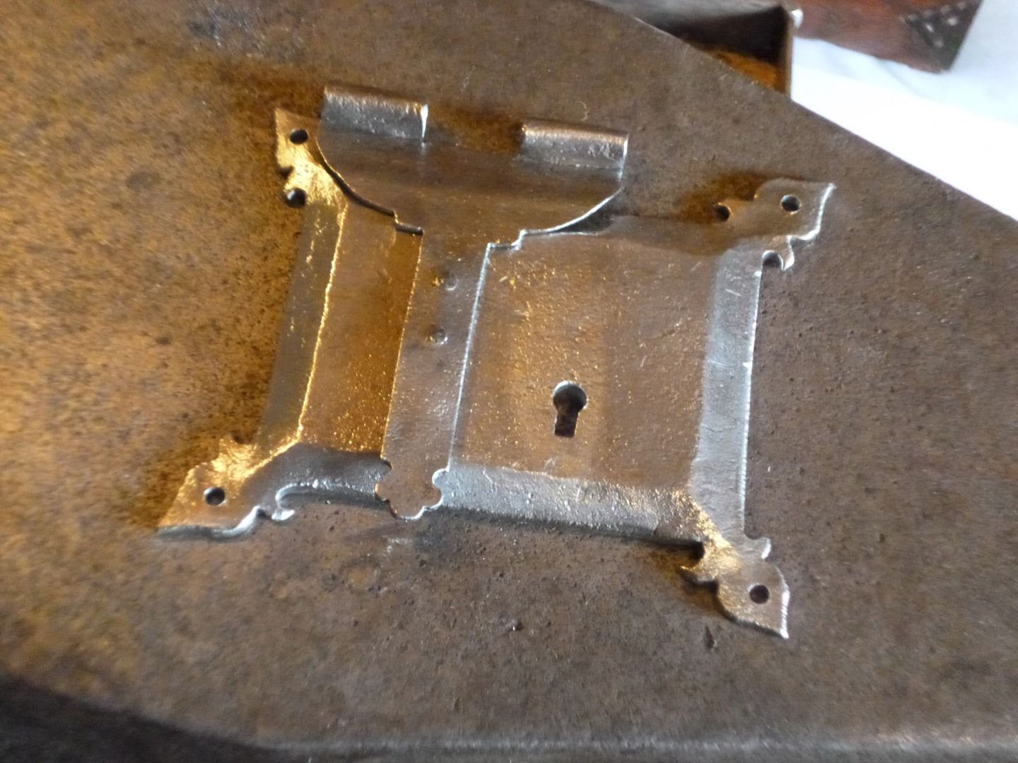 Medieval / Renaissance Box : 10 Steps (with Pictures) - Instructables