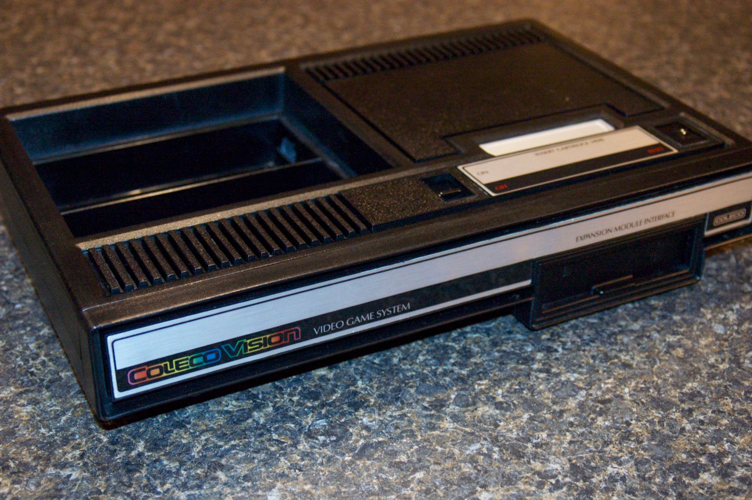 How to Open and Clean a ColecoVision : 5 Steps - Instructables