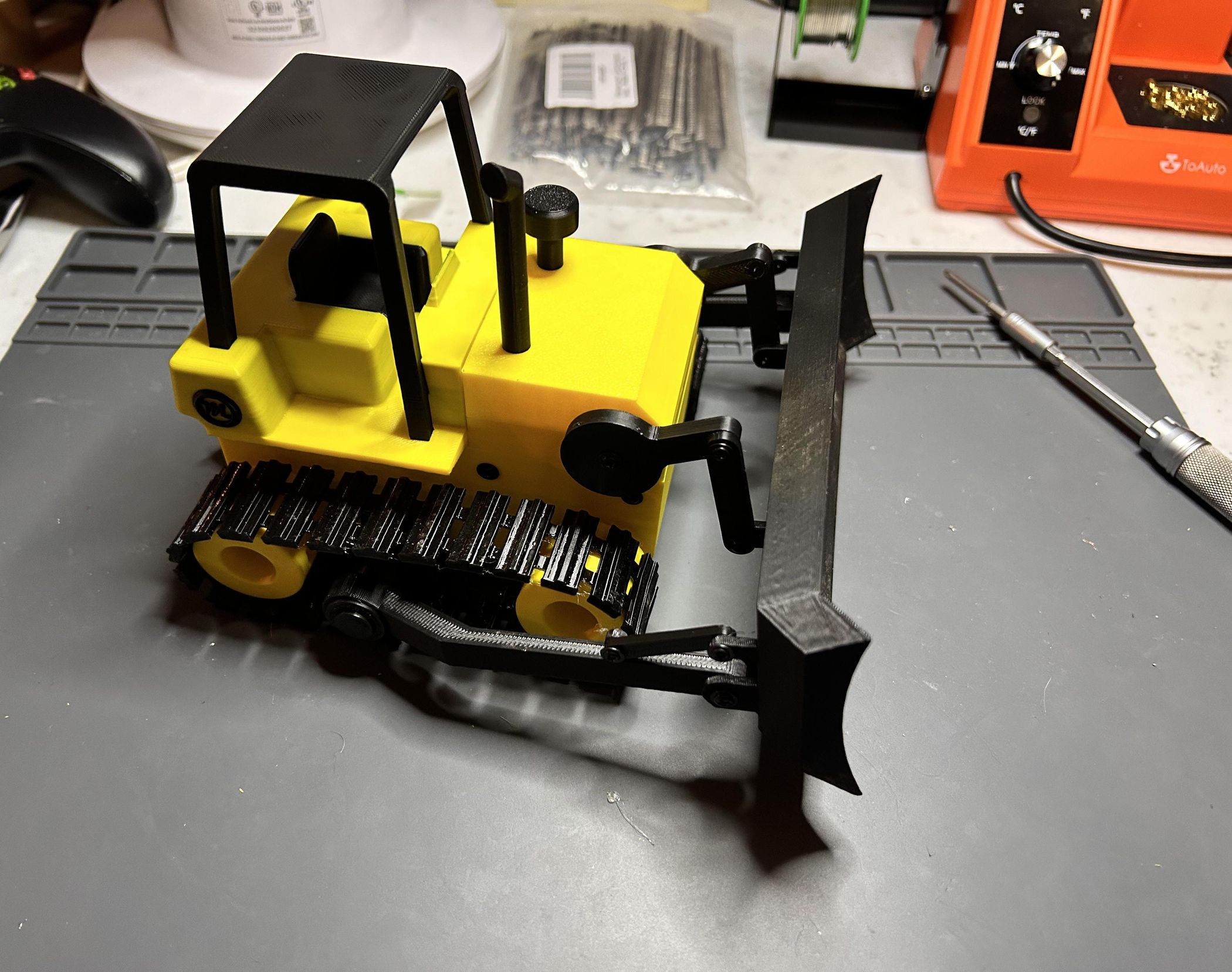 Muddy Mini Dozer : 23 Steps - Instructables