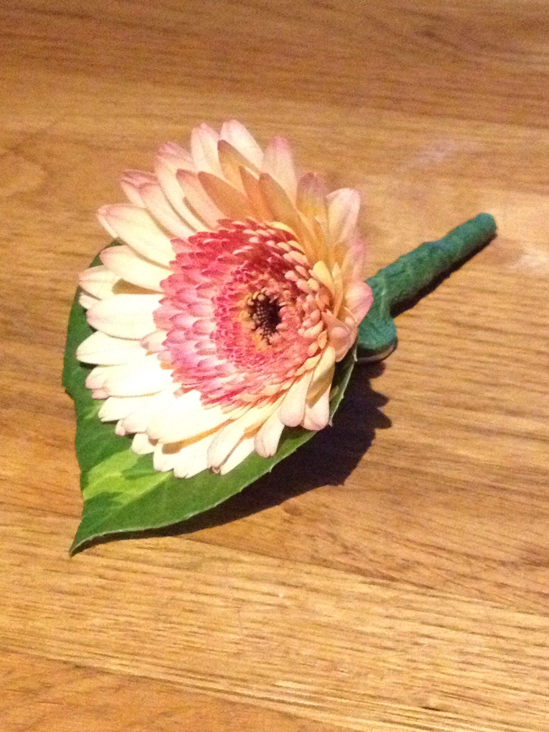 Easy Flower Corsages (Using Magnets) : 6 Steps - Instructables