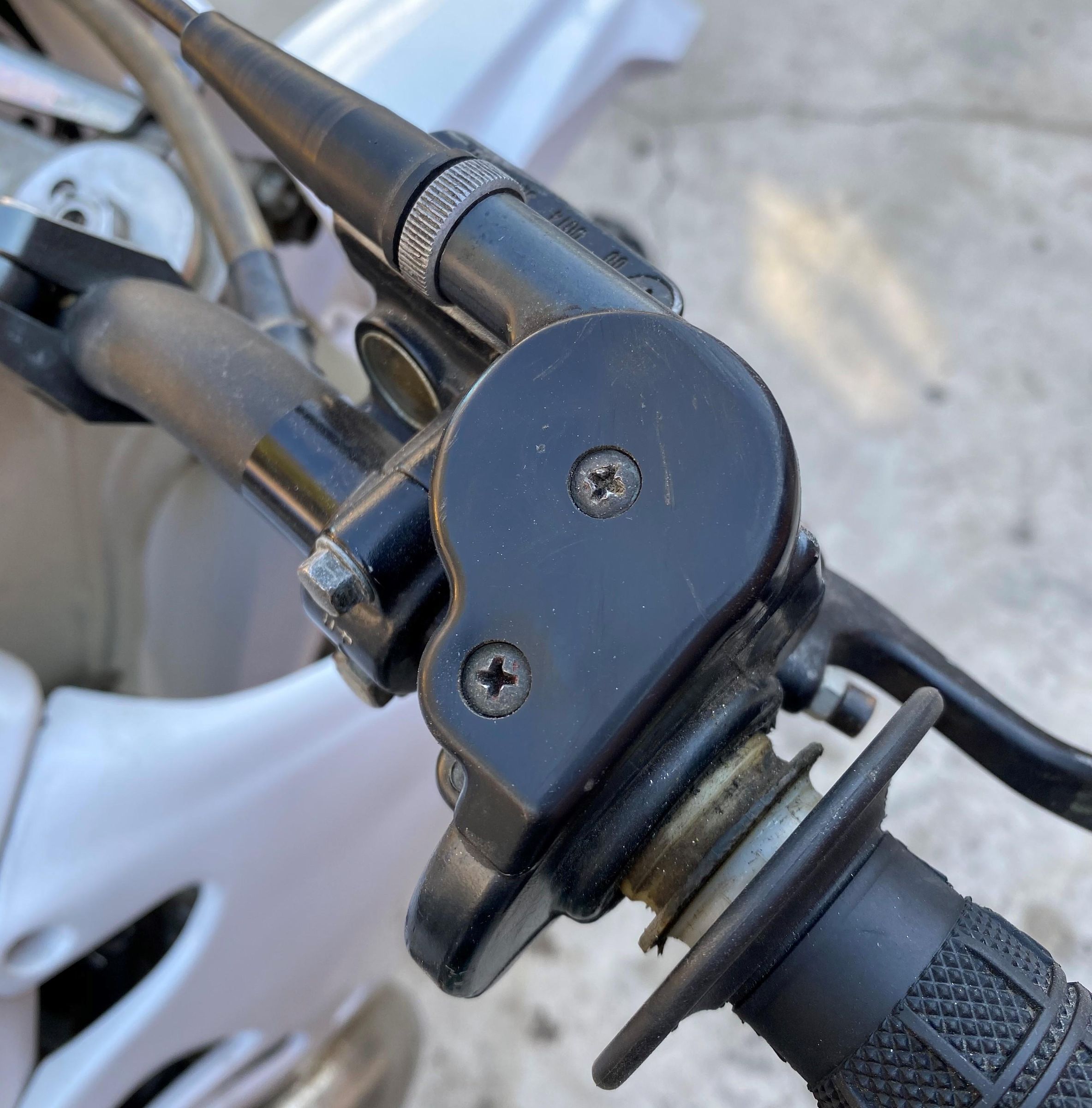 How to Change Throttle Cable on Cr125/Dirt Bike : 12 Steps (with ...