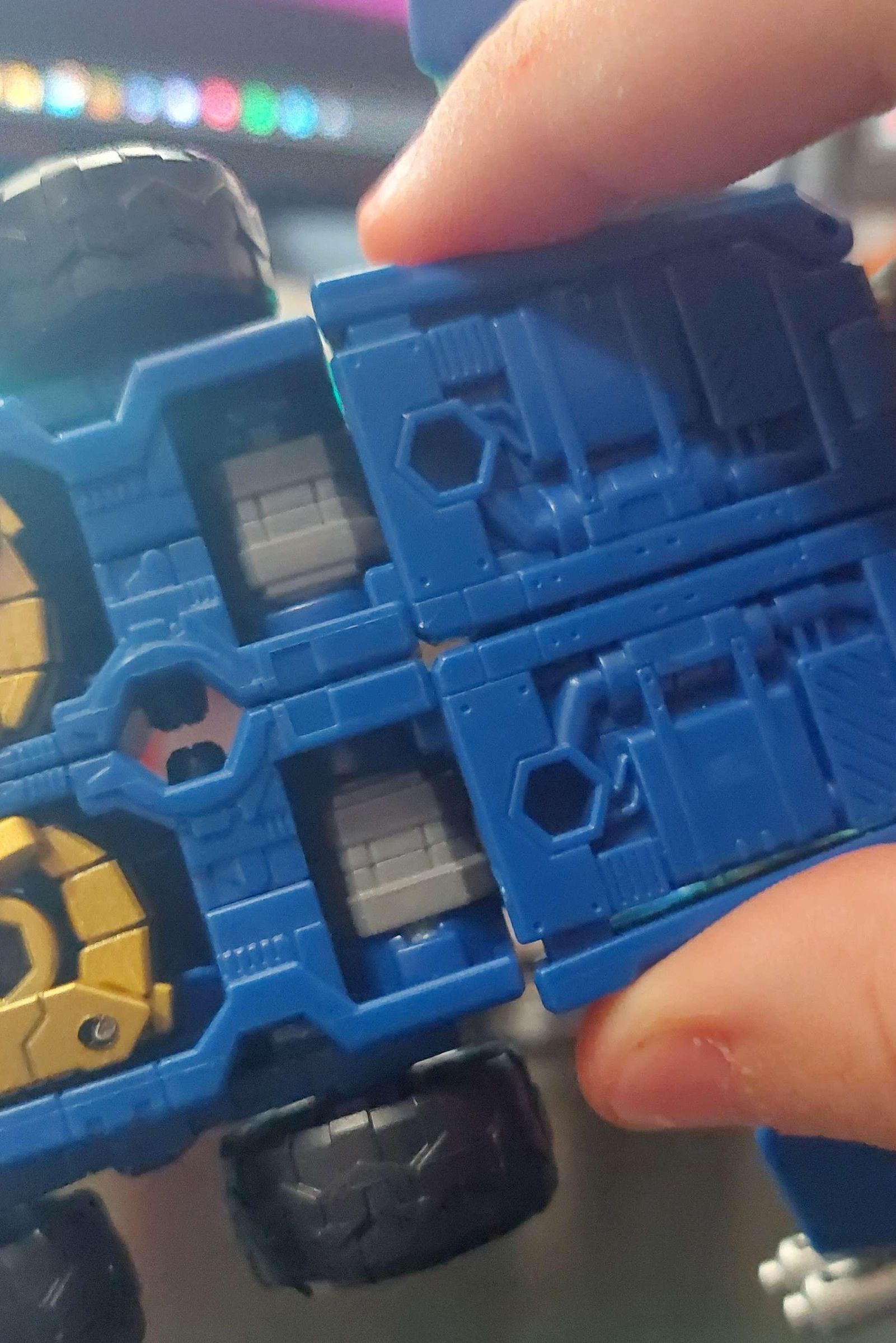 How to Convert Legacy Armada Optimus Prime From Core Robot to Truck and ...