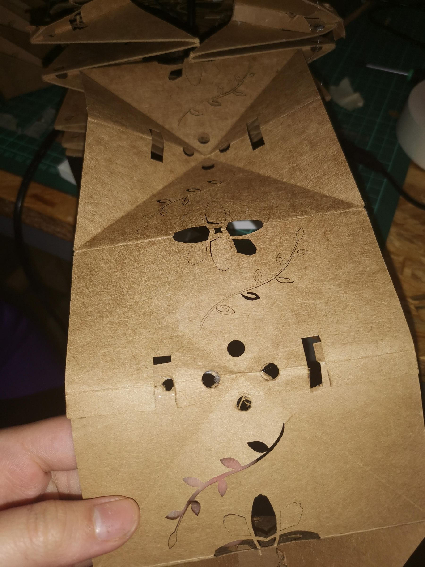 Hanging Foldable Lampshade! : 8 Steps (with Pictures) - Instructables