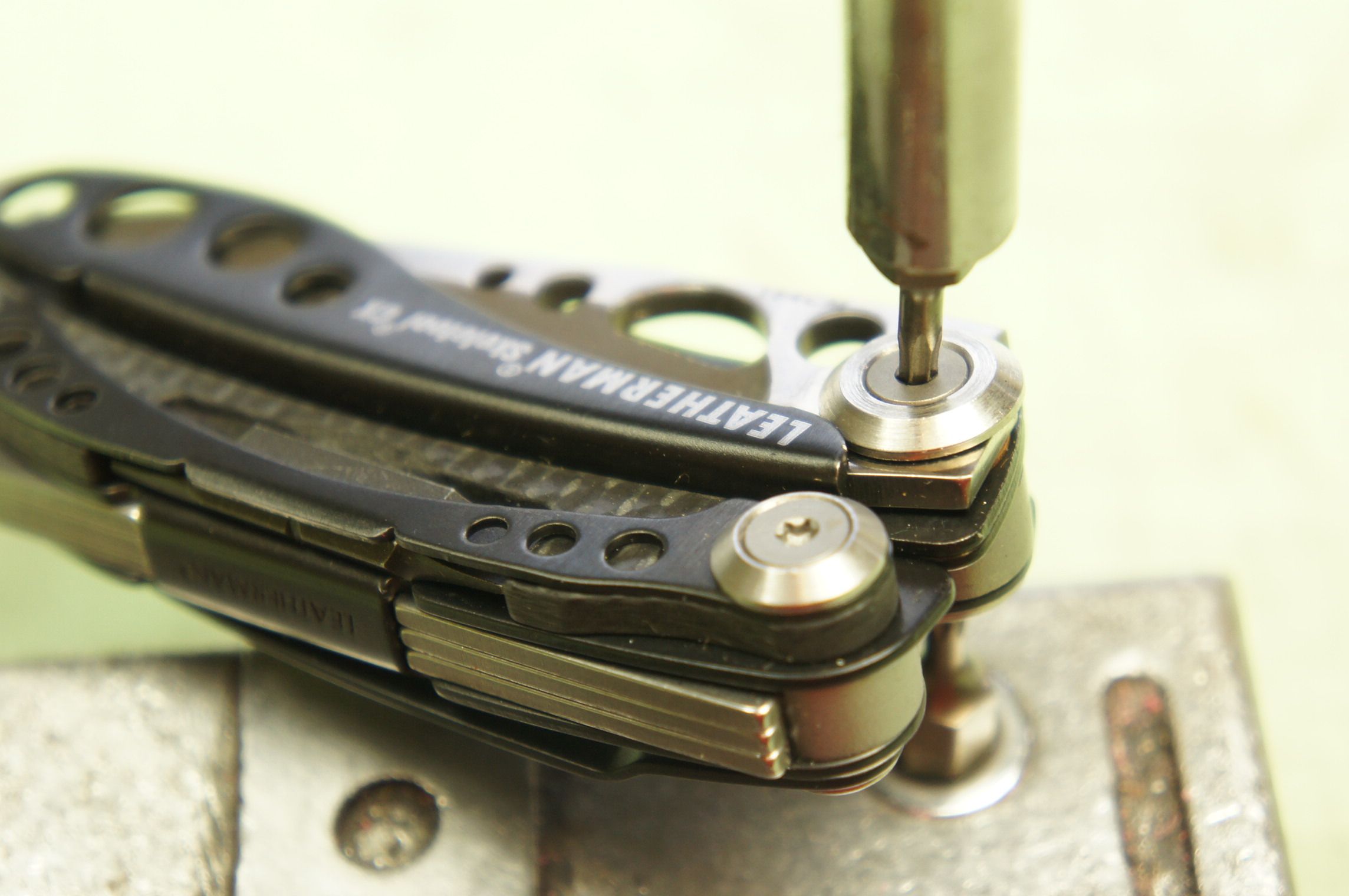 How to Swap the Blade on Your Leatherman Skeletool, Skeletool CX, or ...