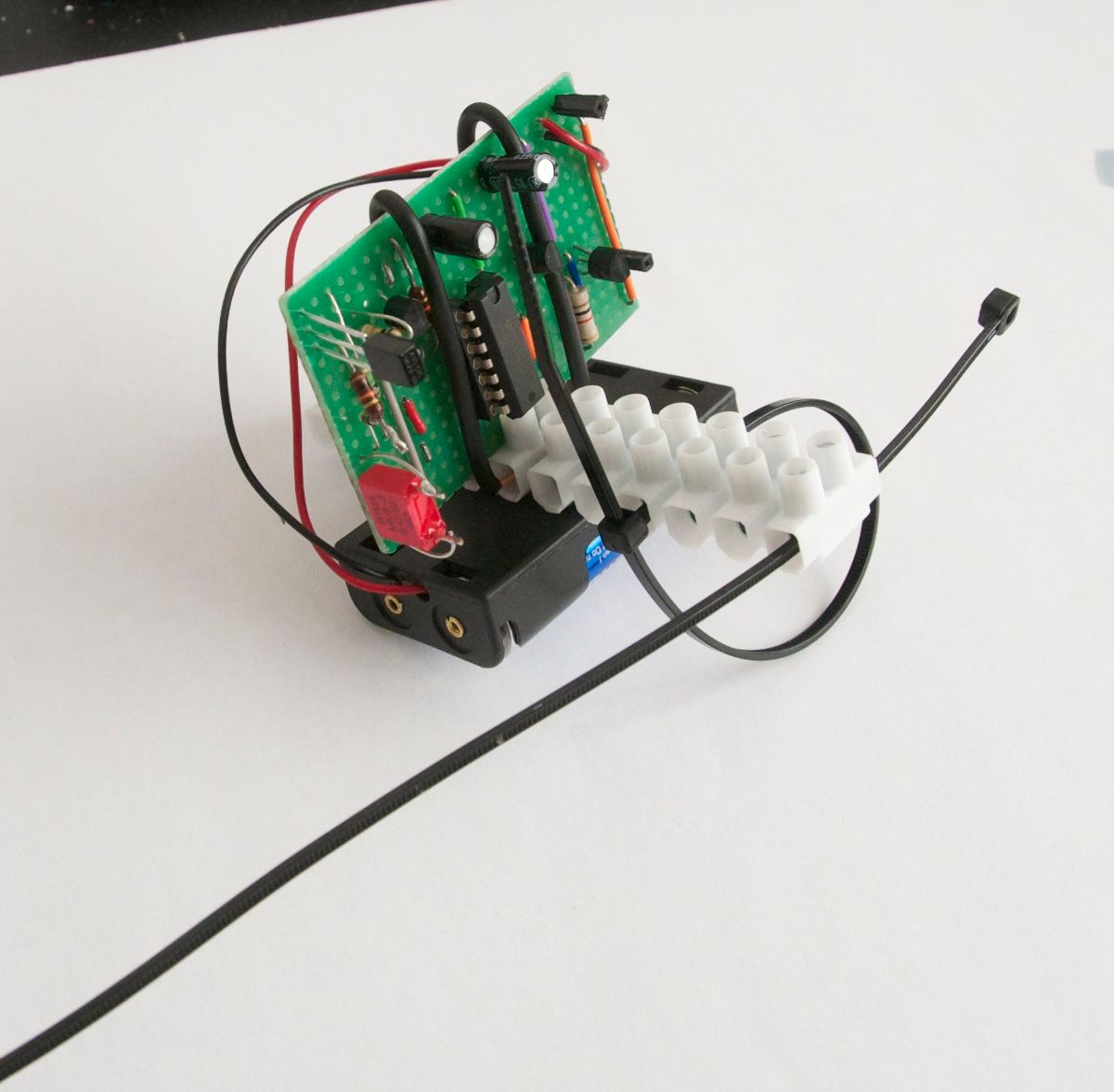 RC Circuit for a Bibberbeest / Vibrobot : 6 Steps (with Pictures) - Instructables