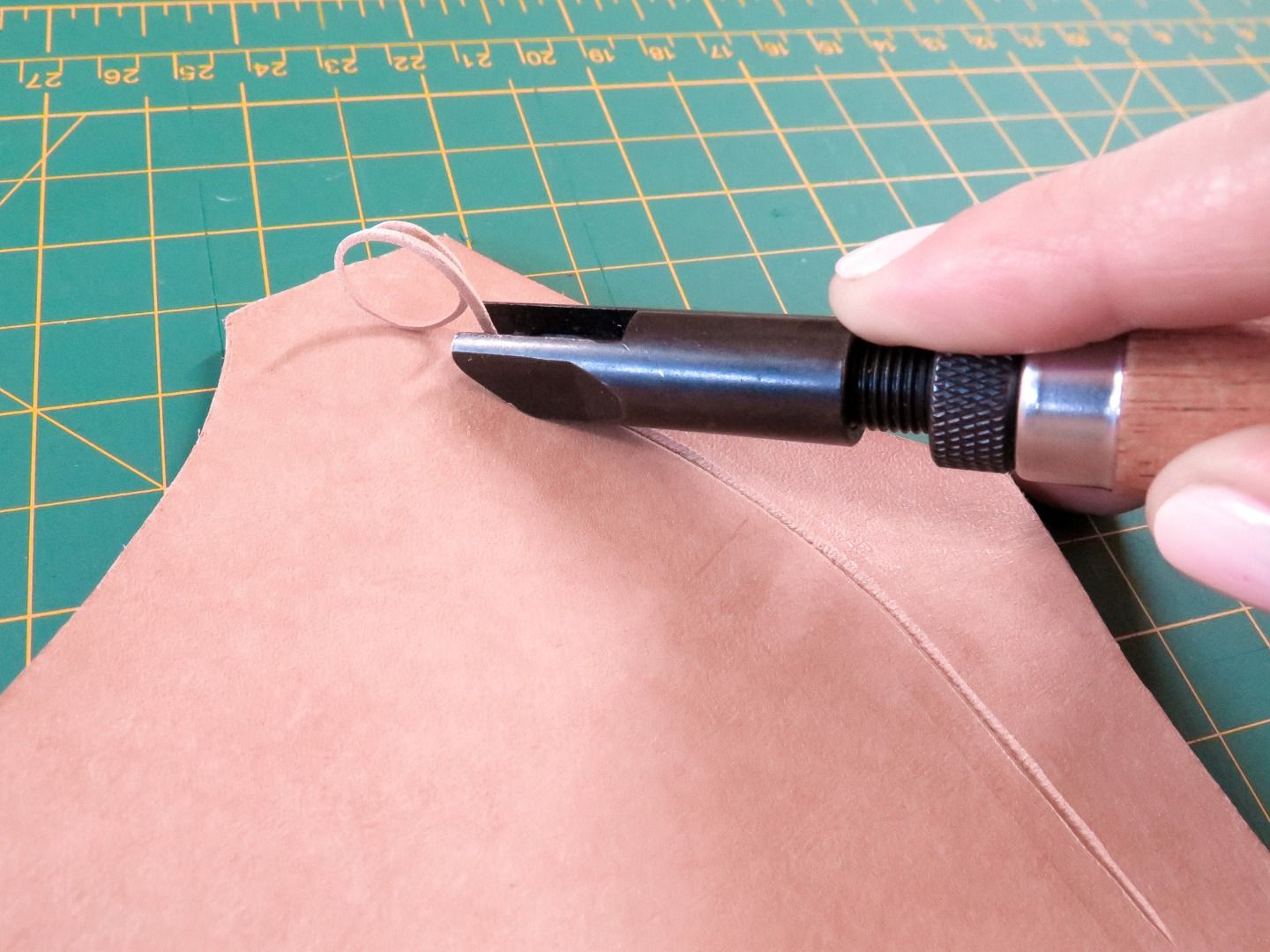 Gouging and Folding Leather : 6 Steps - Instructables