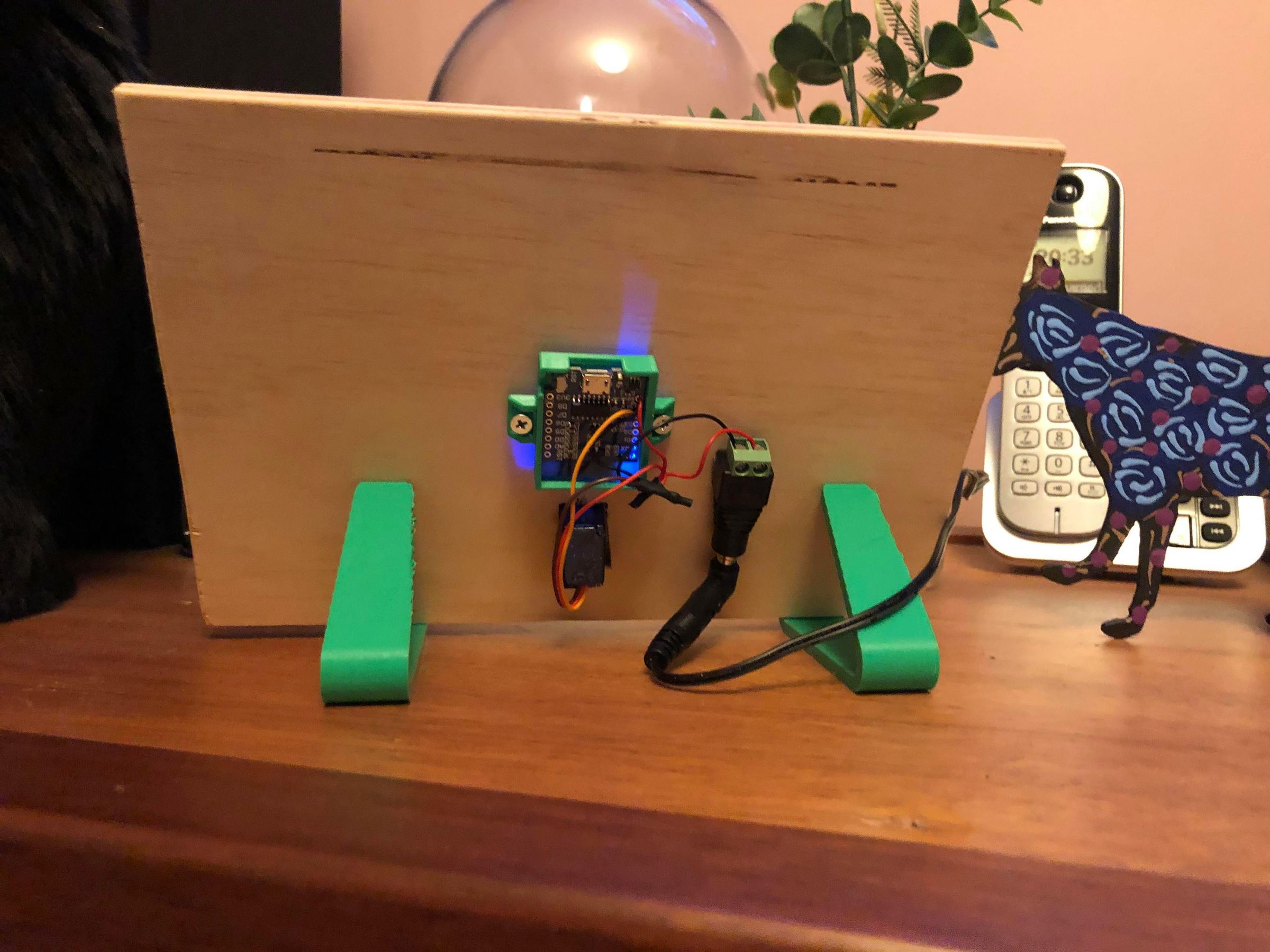 Location Tracking "Weasley Clock" : 9 Steps (with Pictures) - Instructables